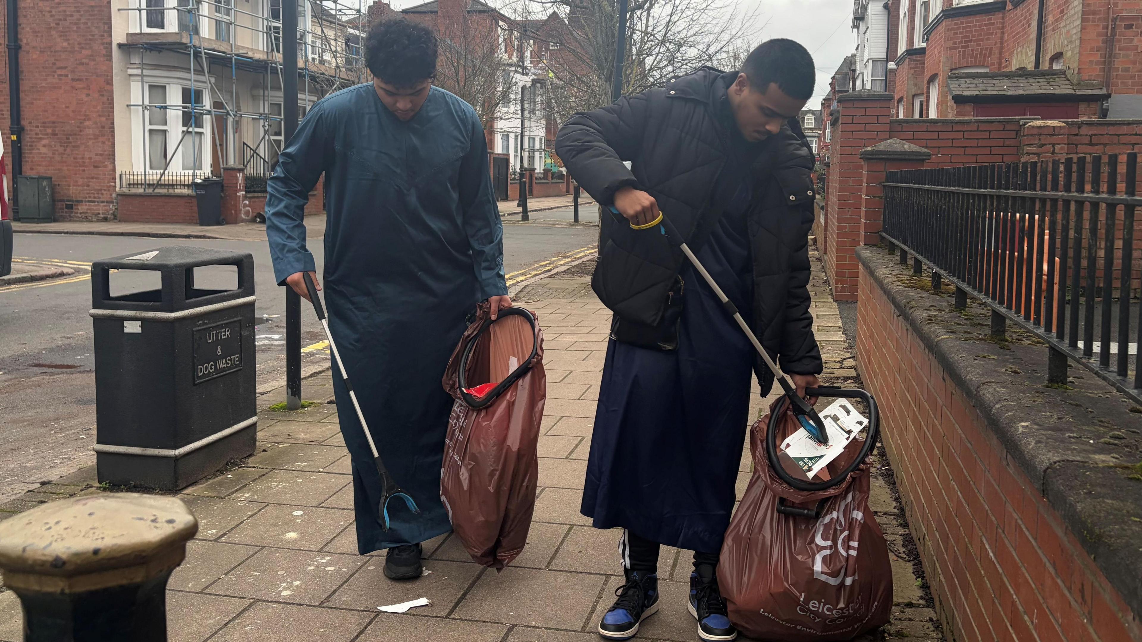 'I want to change my community's attitude to litter' - BBC News