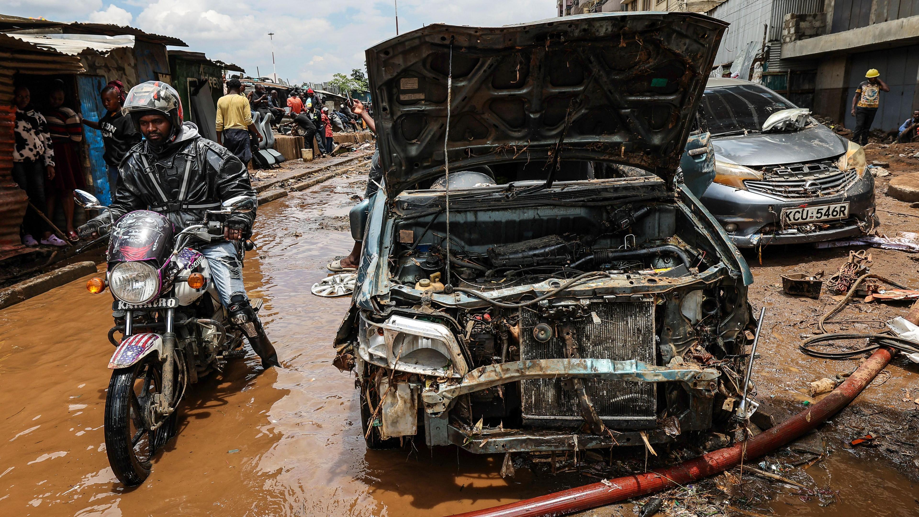 Kenya floods leave 66 dead, as heavy rains continue in Nairobi - BBC News