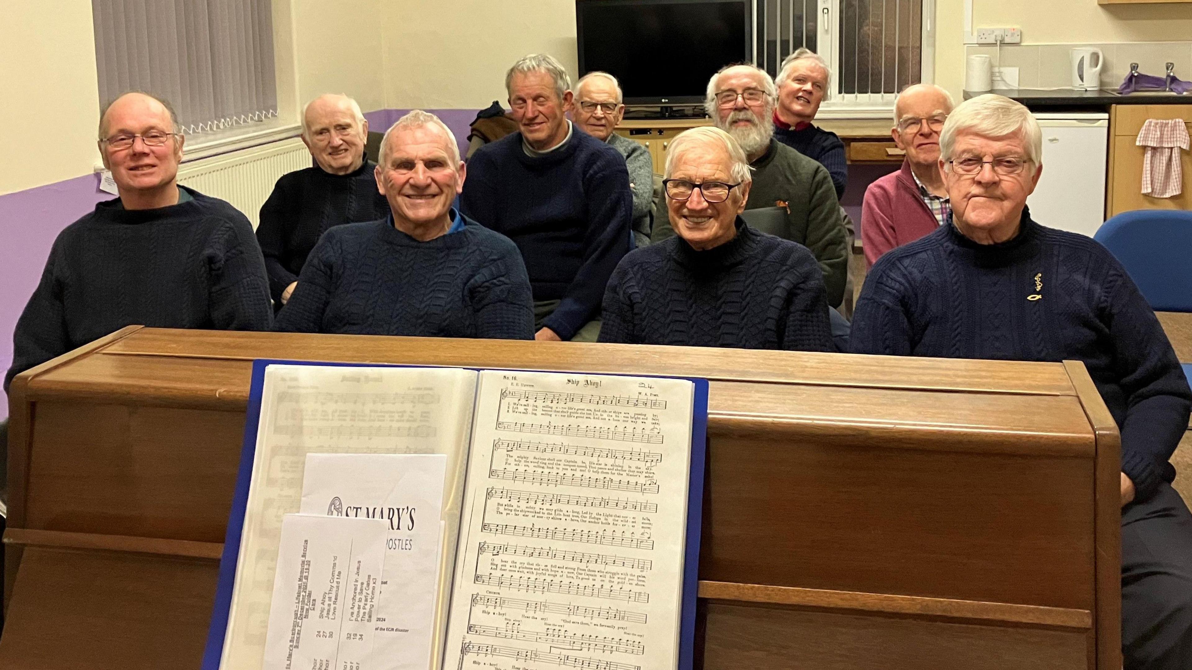 Yorkshire's fishermen's choirs sing on amid 'dwindling' numbers - BBC News