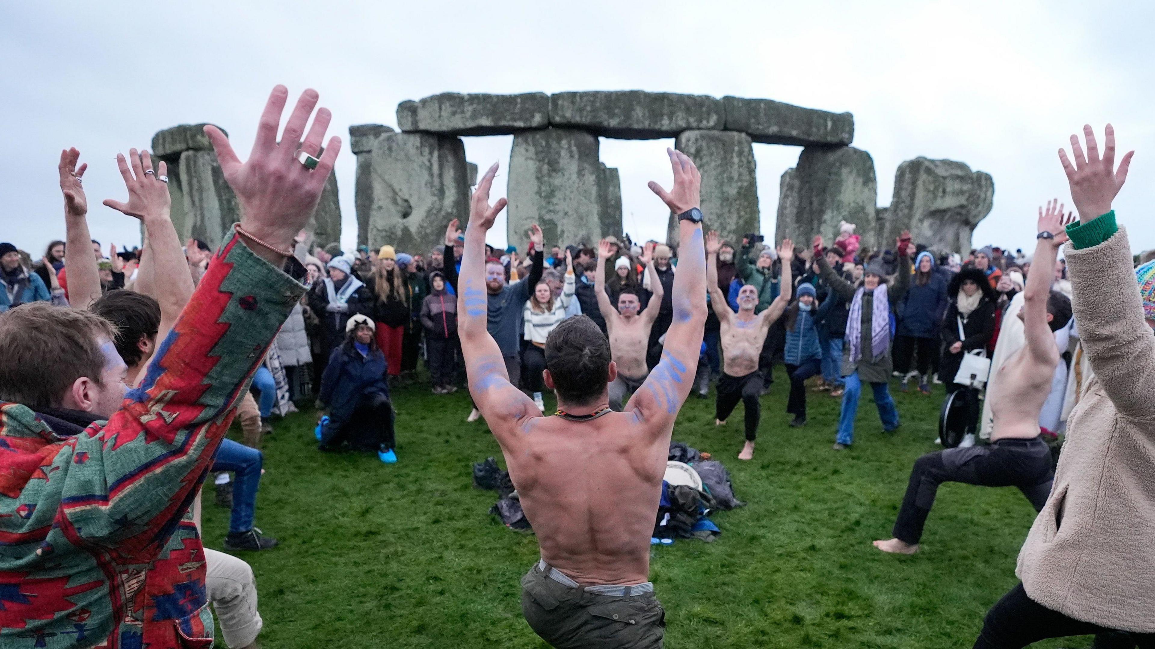 How to see the 2025 Winter Solstice at Stonehenge - BBC News