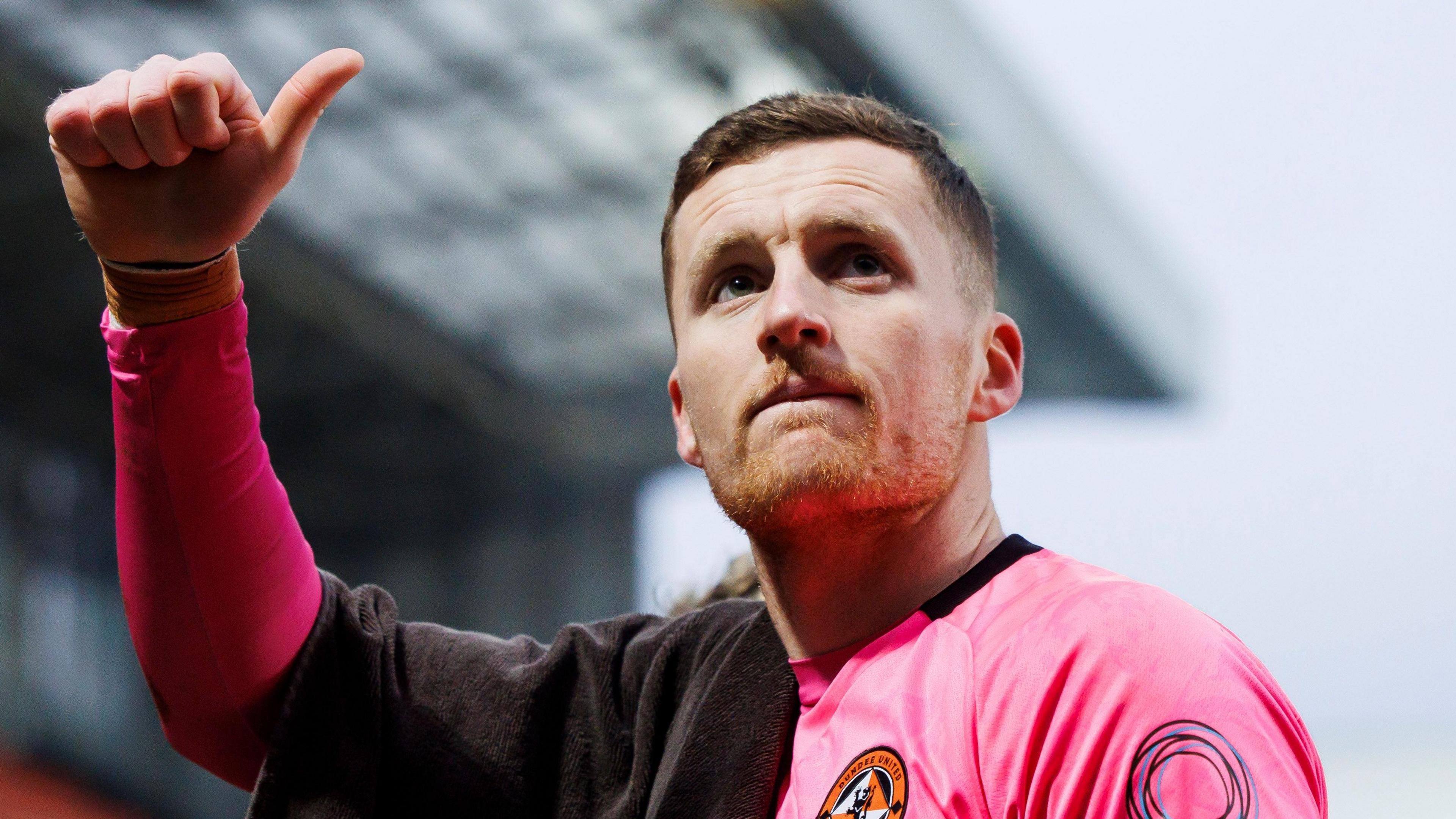 Goalkeeper Walton returns on loan to Dundee United - BBC Sport