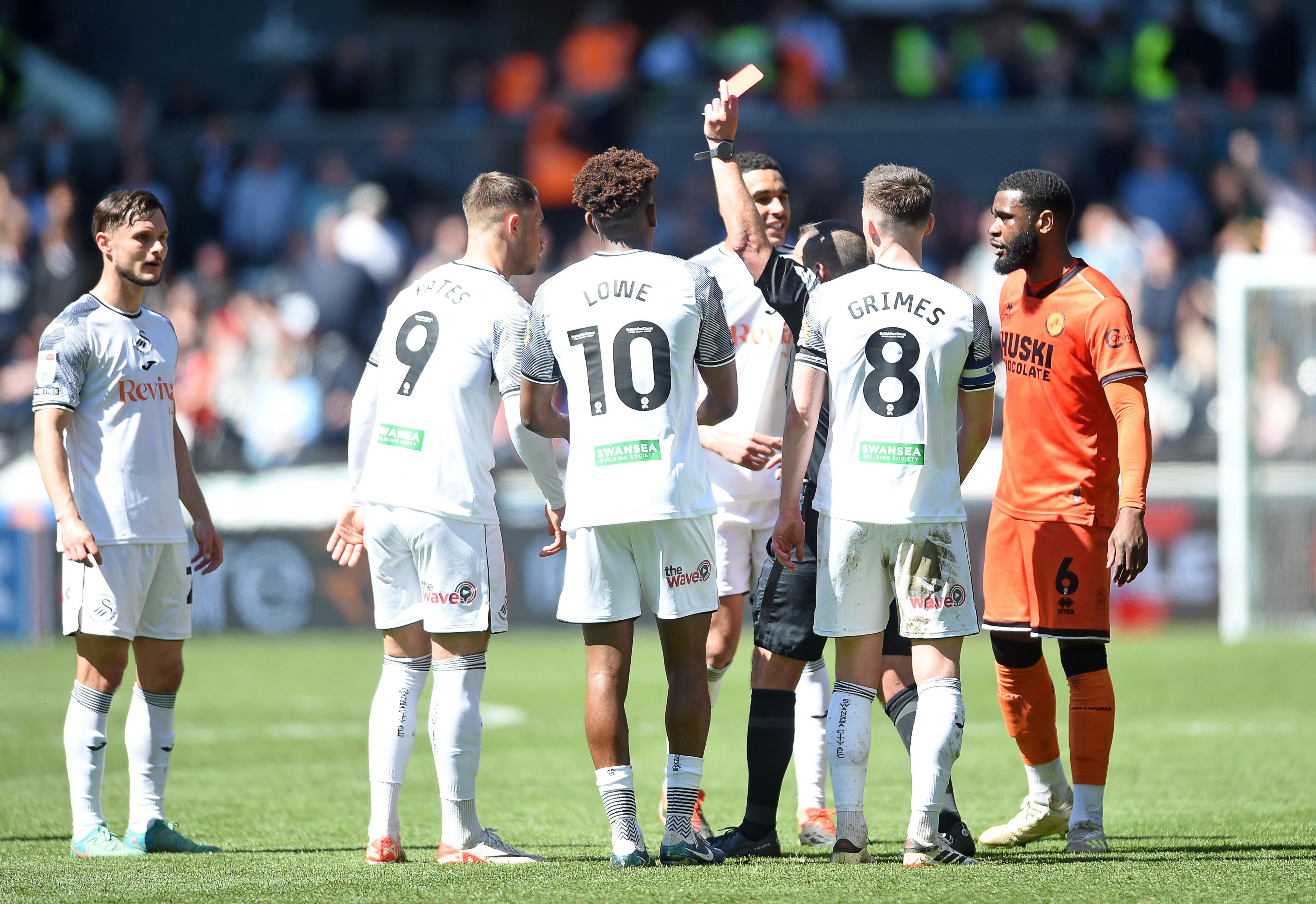 Swansea City: 'Yates and Tanganga both deserved reds' - BBC Sport