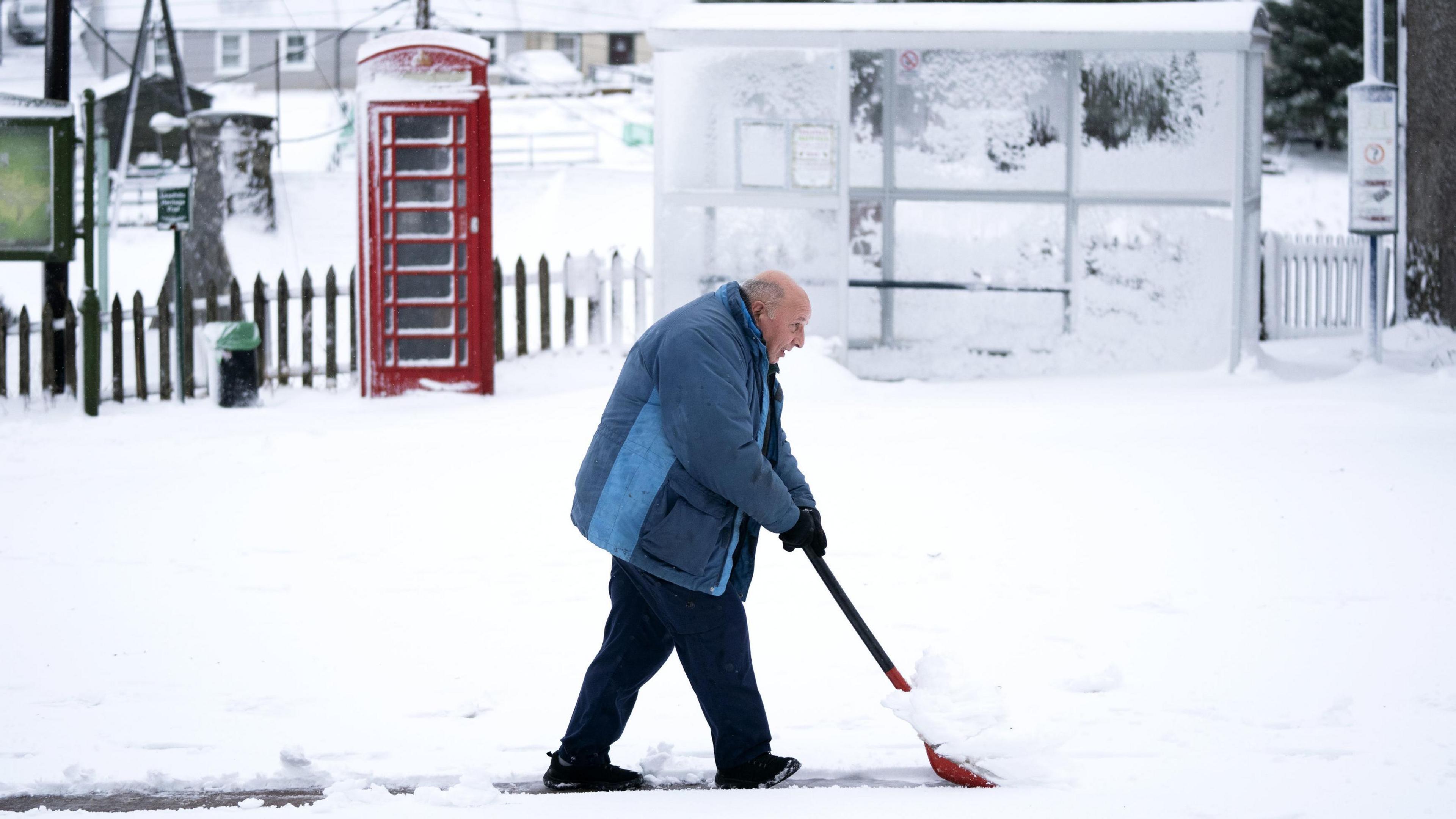 Storm Barra: Pictures of wind and snow from Scotland - BBC News