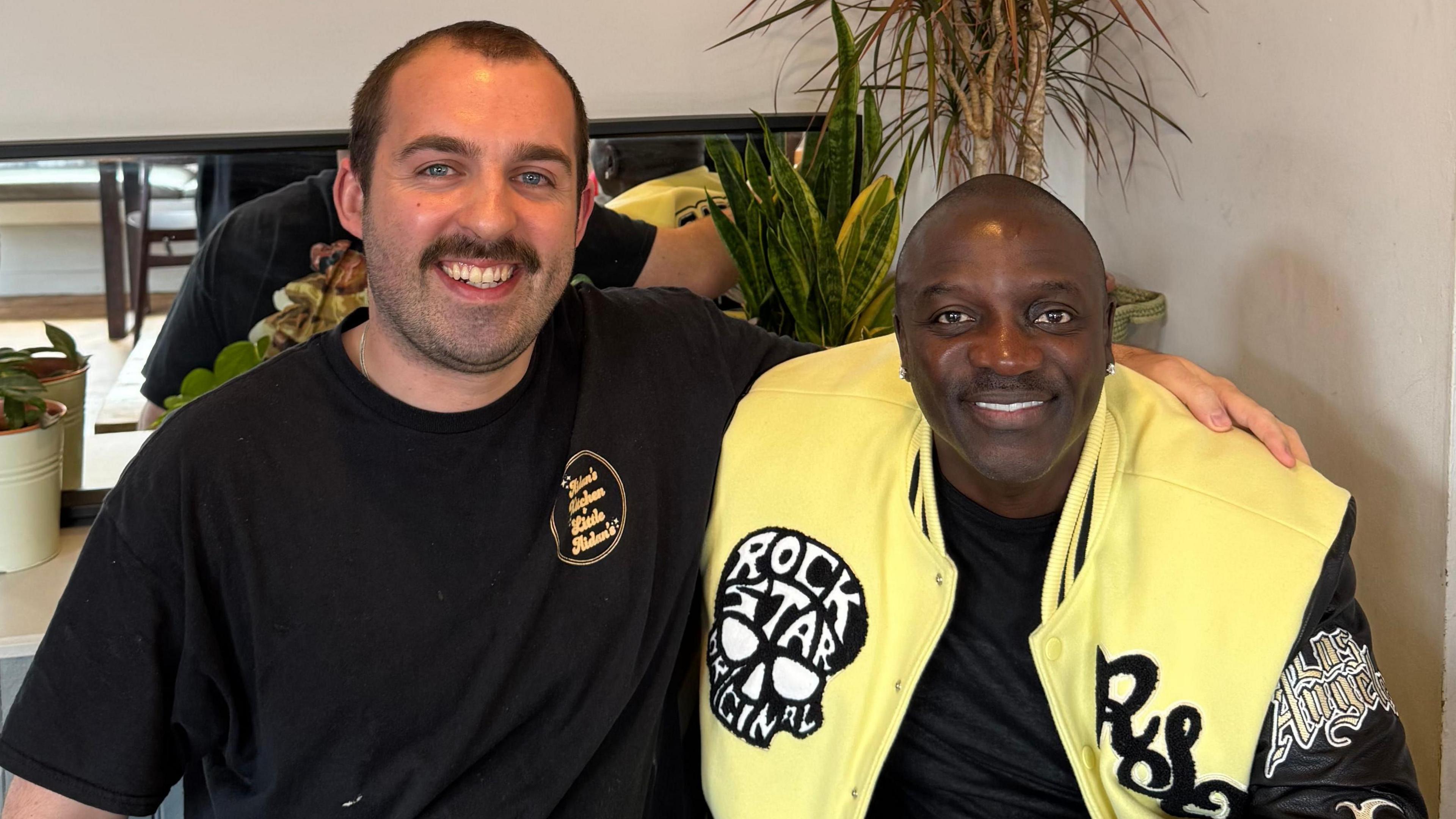 Akon offered 'free eggs for life' after Newcastle cafe trip - BBC News