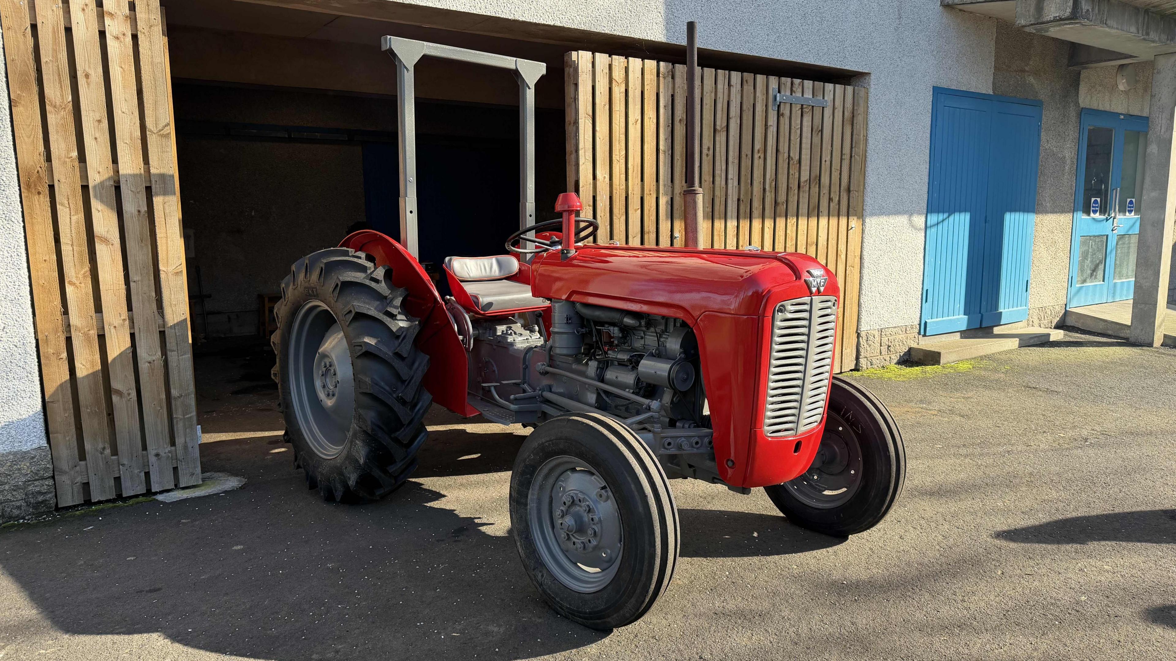 Selkirk students restore vintage tractor with traditional skills - BBC News