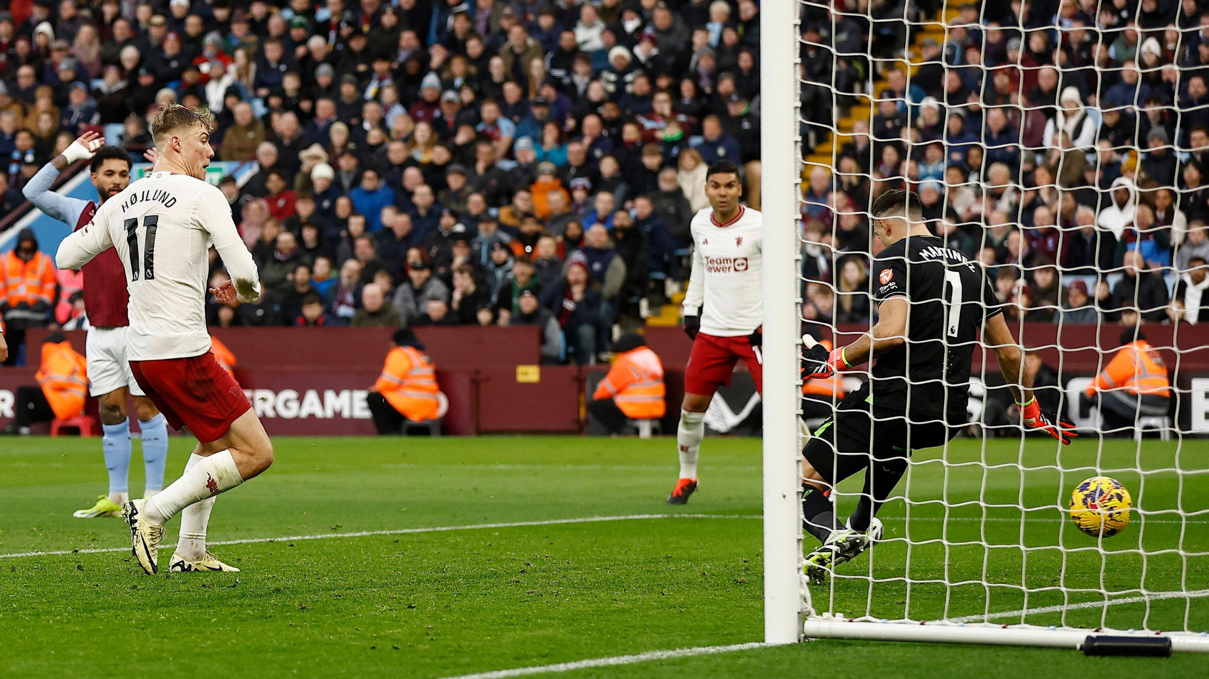 Man Utd: Rasmus Hojlund praised after scoring in Aston Villa win - BBC ...