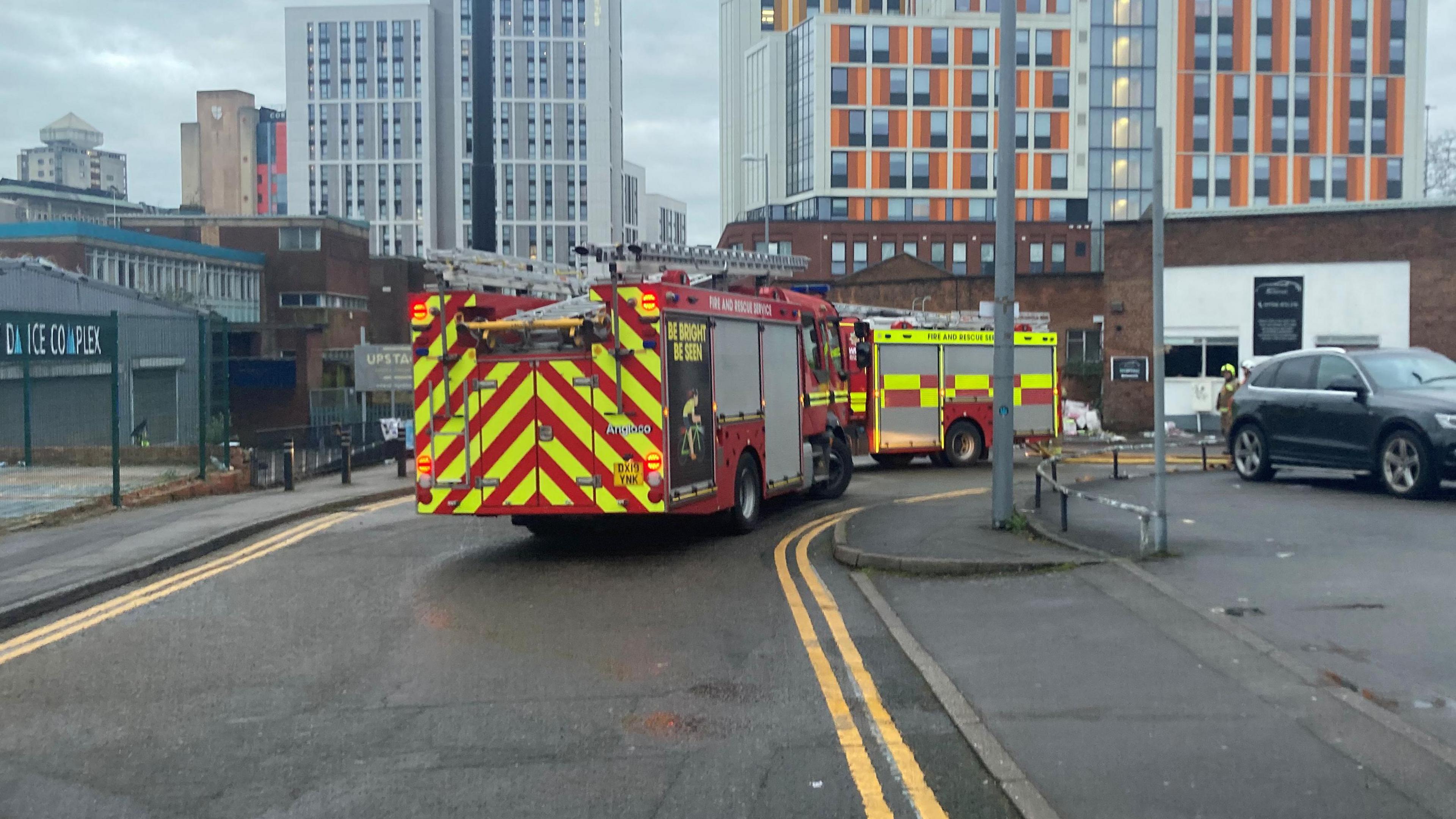 Coventry city centre building fire leads to road closures - BBC News
