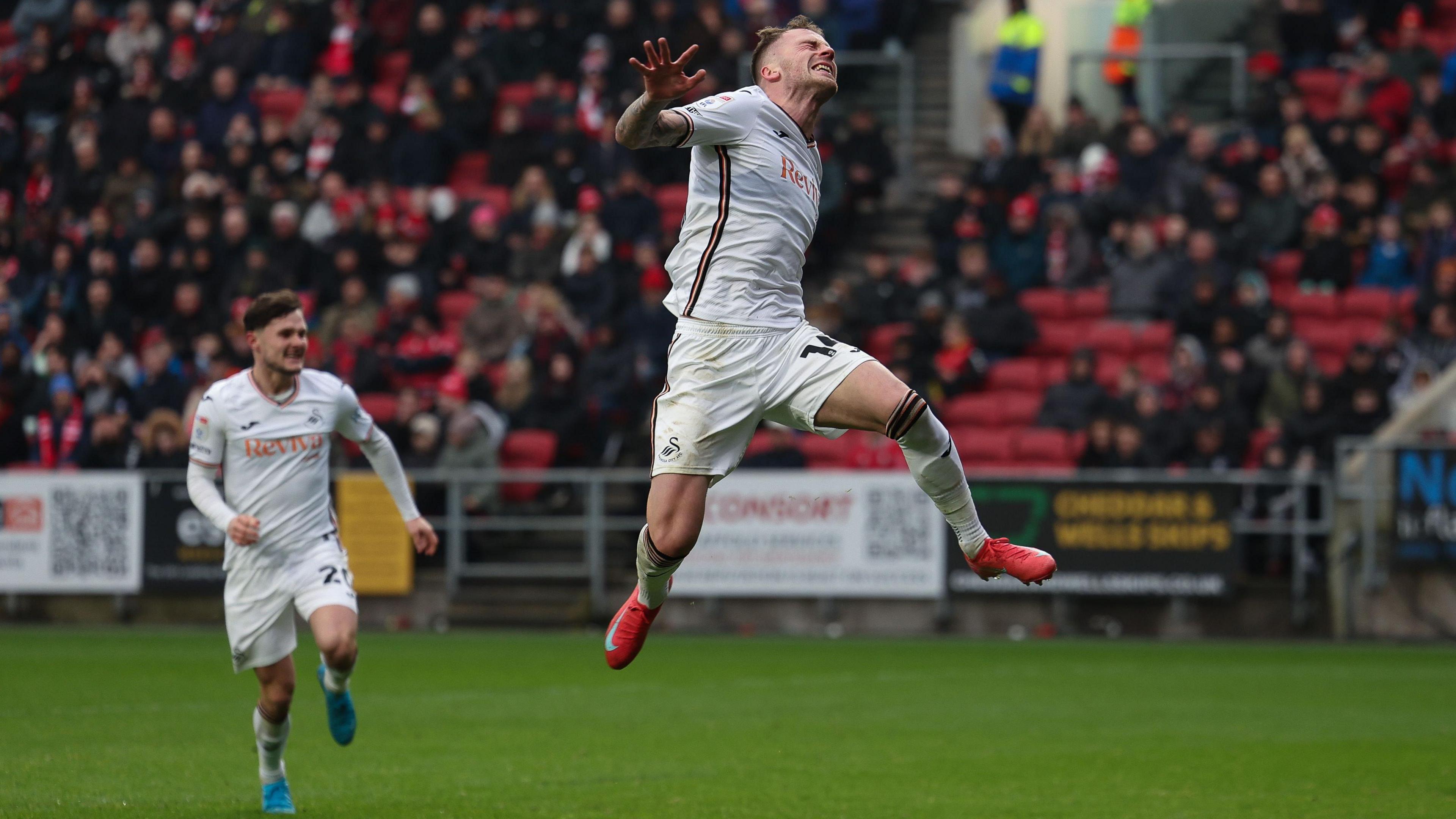 Swansea City: Luke Williams delighted by Josh Tymon & Lewis O'Brien ...