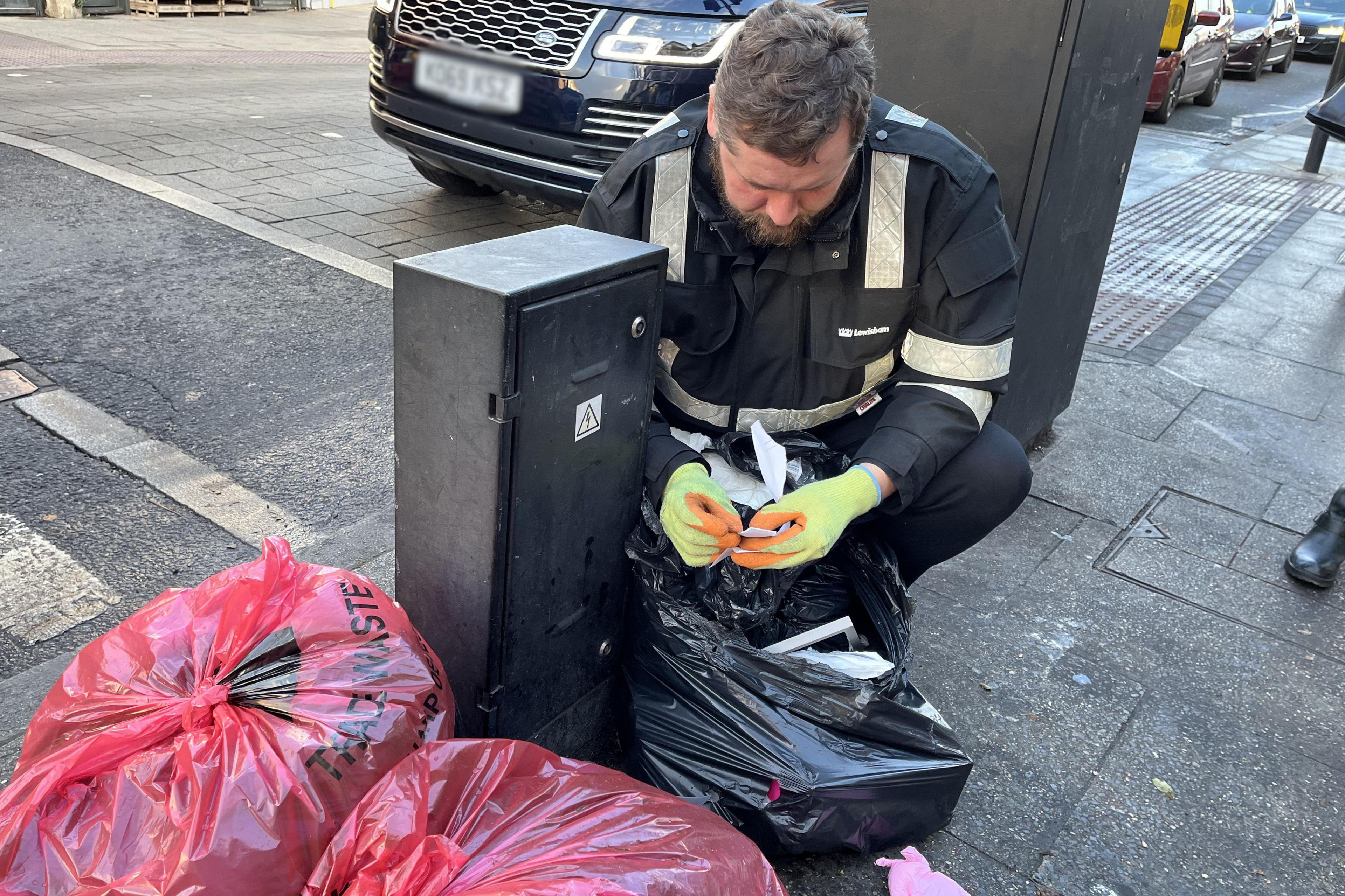 On patrol with Lewisham's fly-tipping enforcement team - BBC News