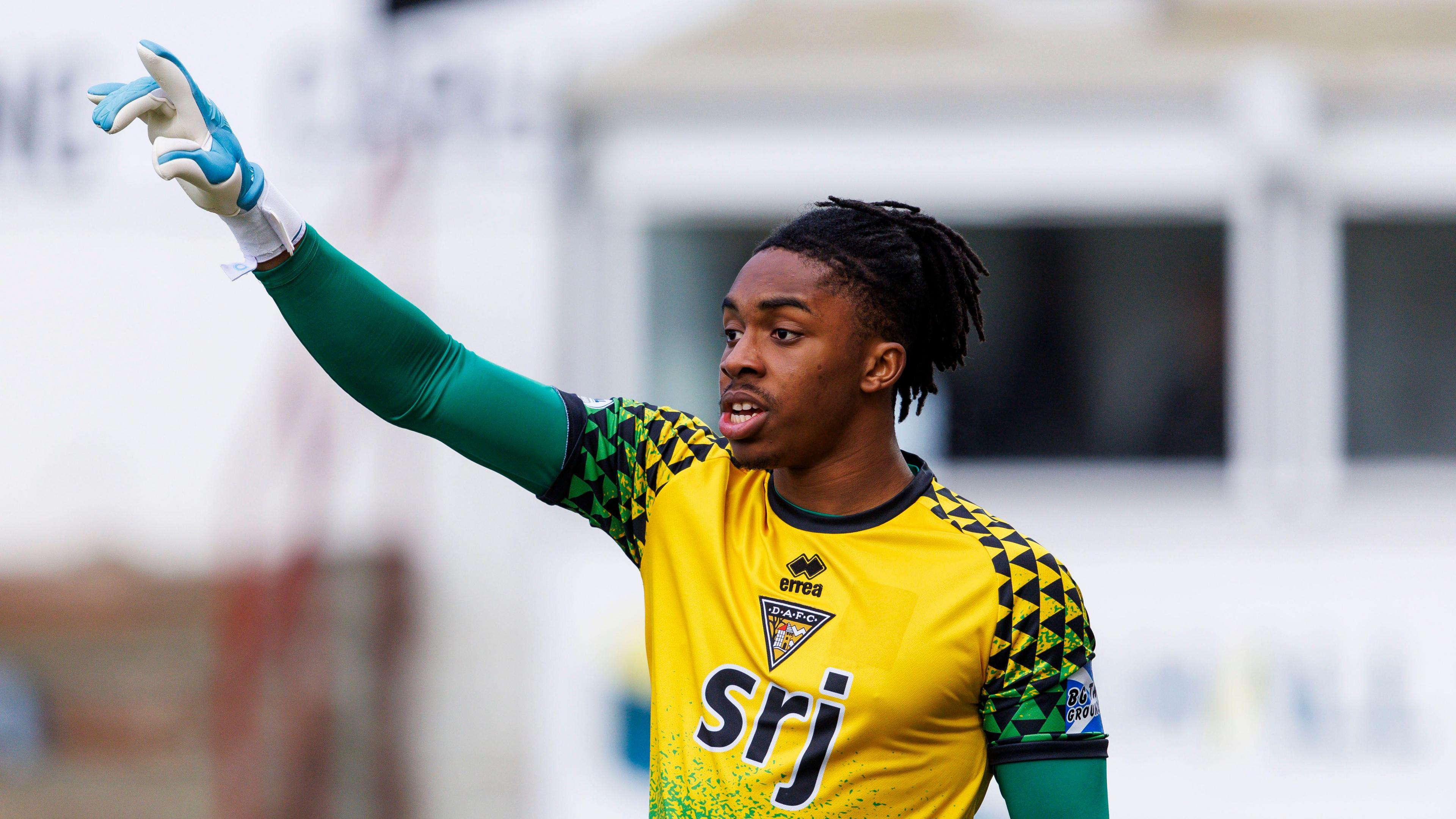 Killie sign Celtic keeper Oluwayemi on emergency loan - BBC Sport