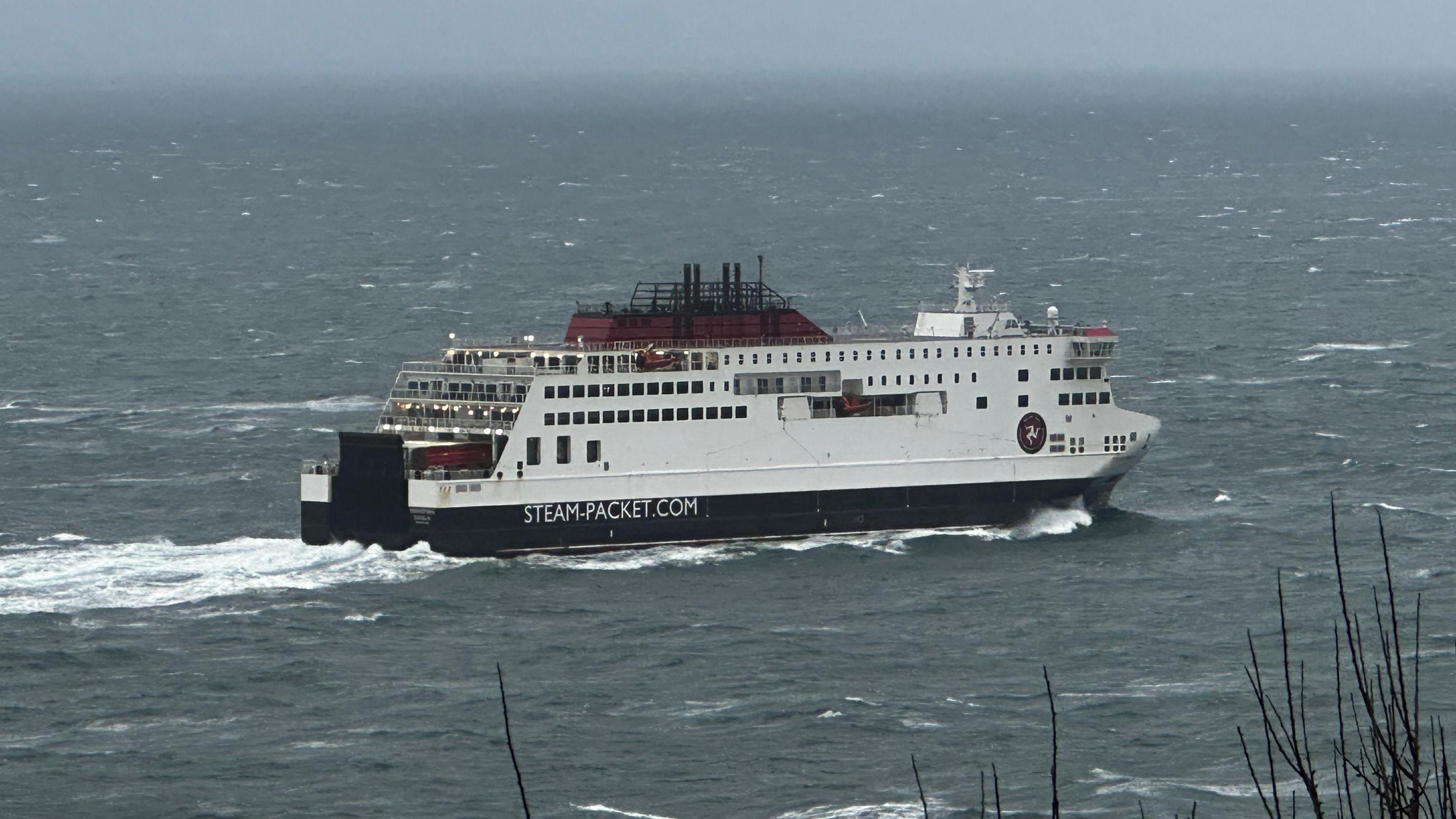 Ferries axed and delayed as severe gales hit Isle of Man - BBC News
