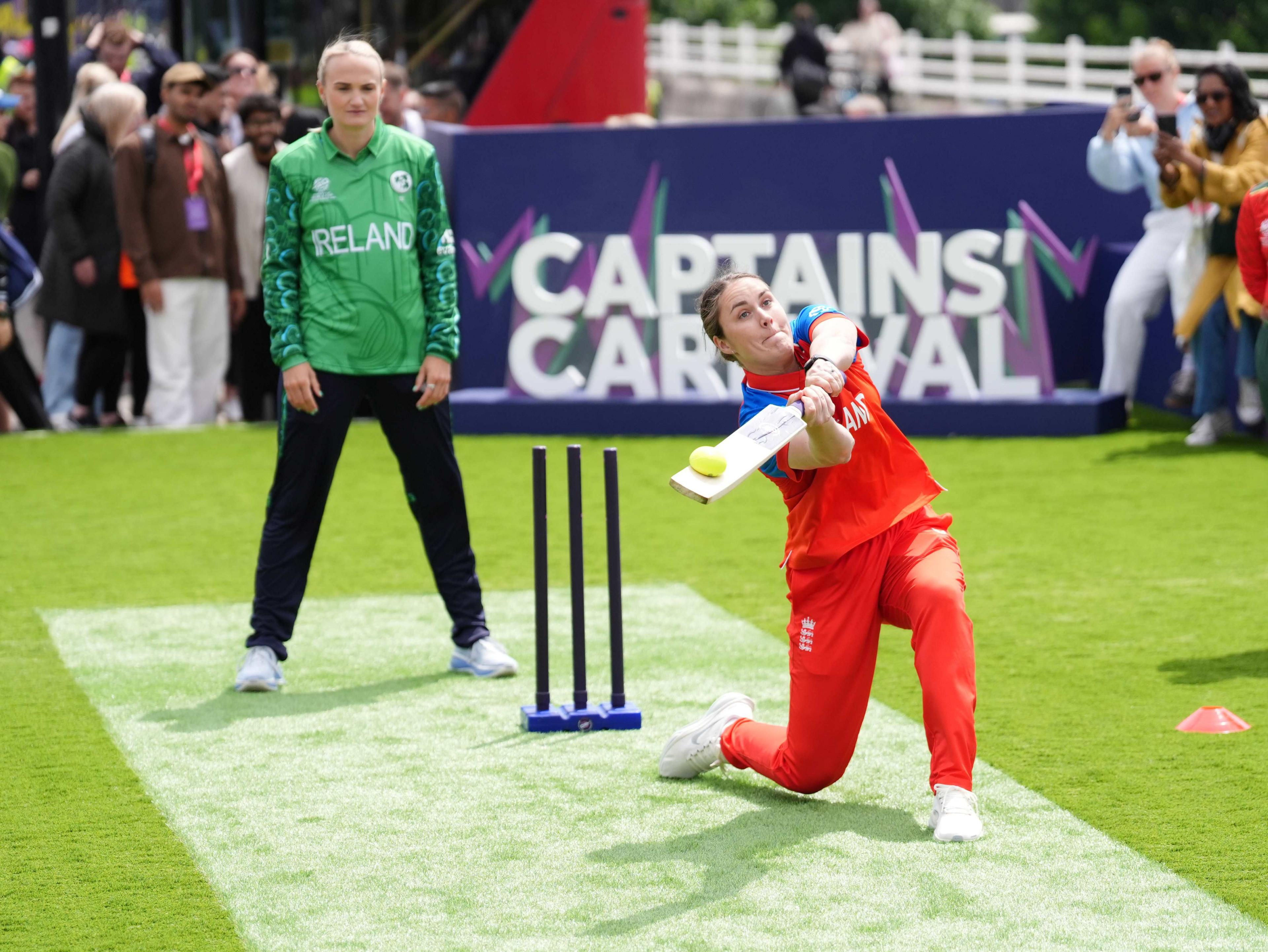 Women's T20 World Cup launches with cricket game on Waterloo Bridge ...