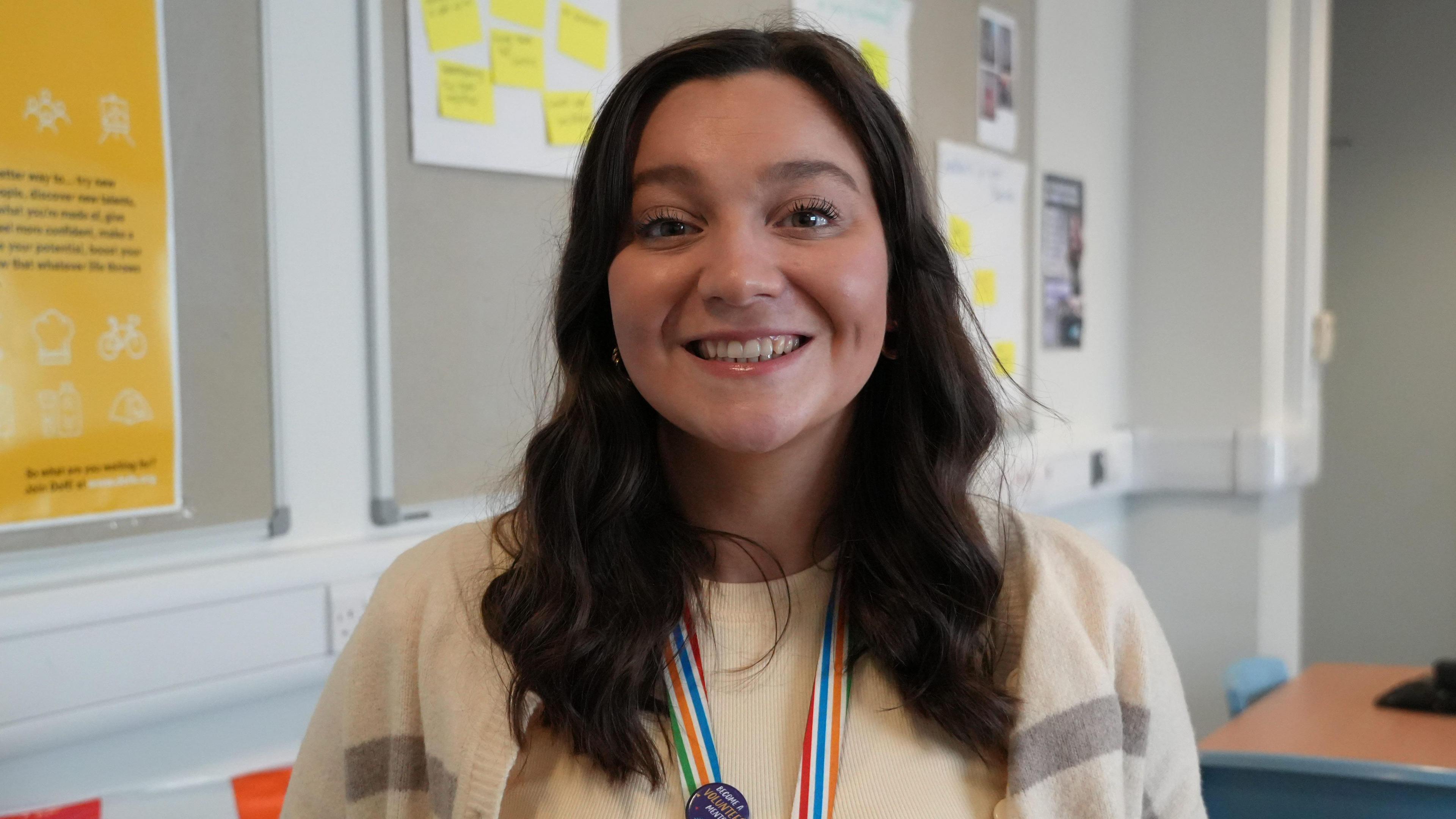 "Bha cùisean rud beag doirbh dhomh sa sgoil" - Naidheachdan a' BhBC