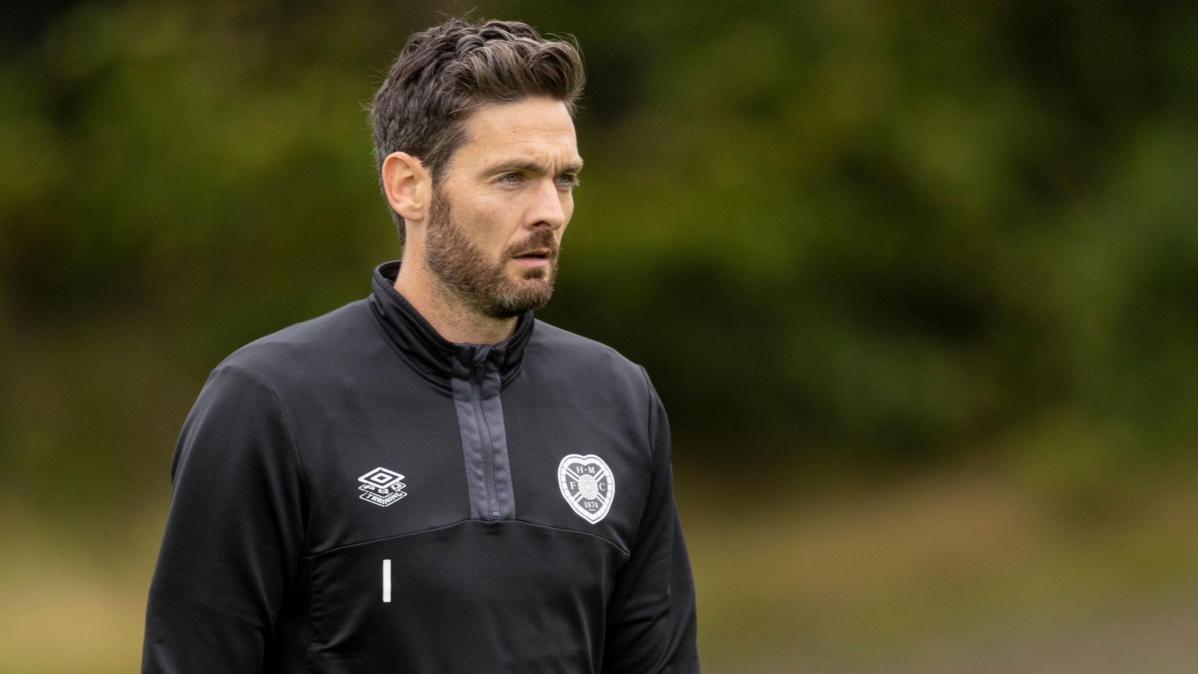 Craig Gordon on brink of Hearts' European record - BBC Sport