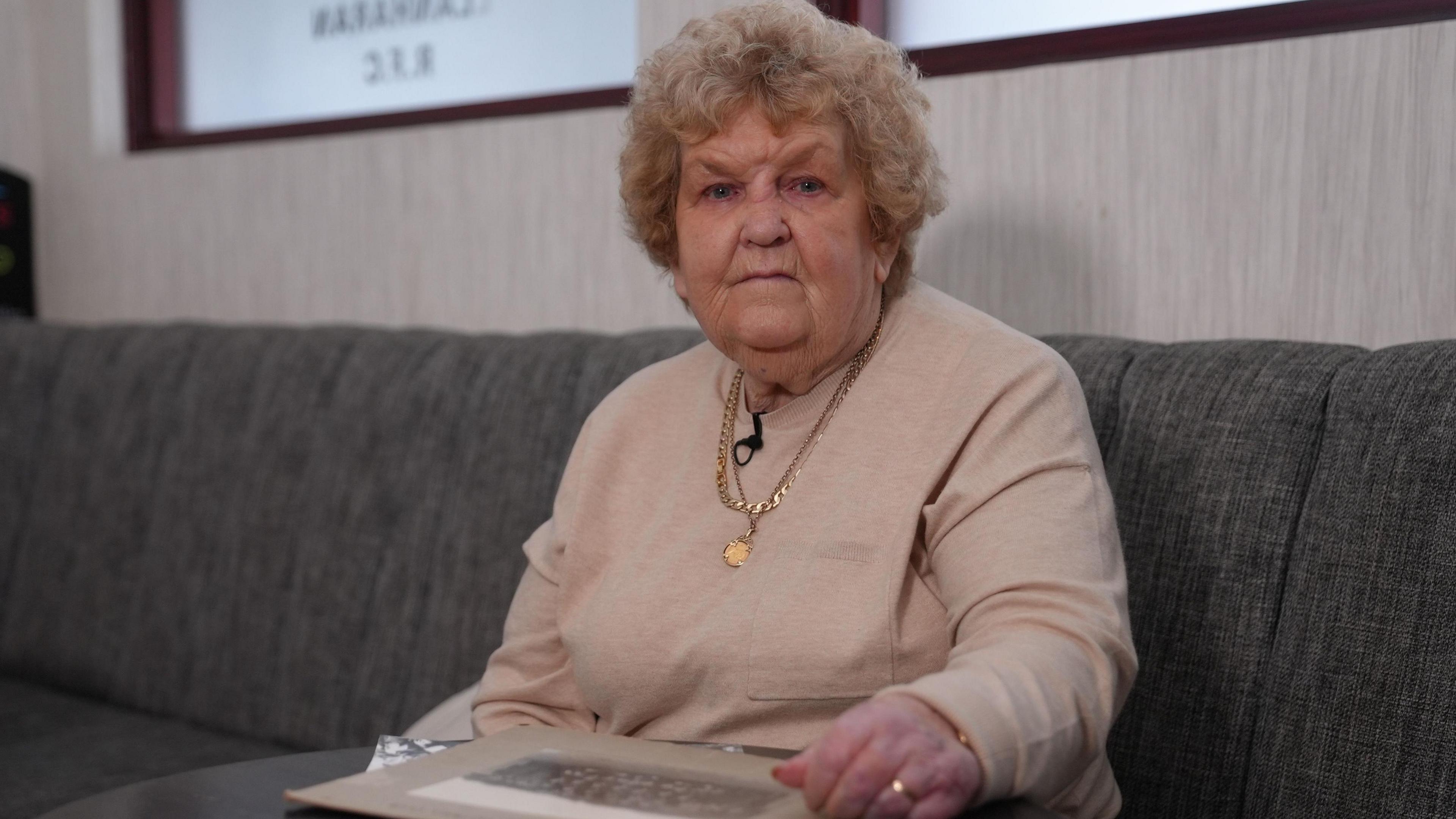 Llandŵ: Cofio trychineb awyr a laddodd 80 yn 1950 - BBC Cymru Fyw