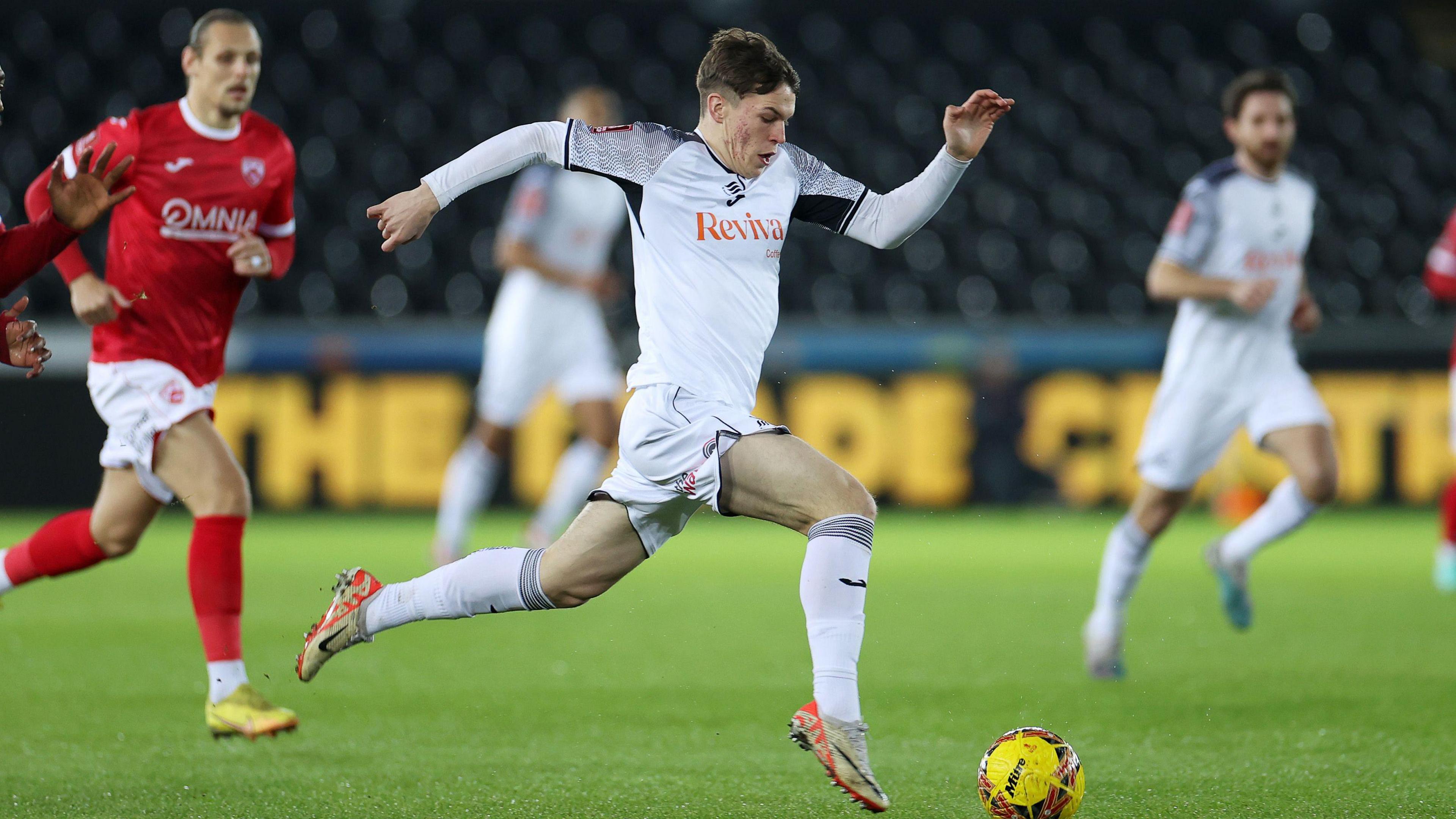 Swansea City: Sam Parker suffers setback on road to return - BBC Sport