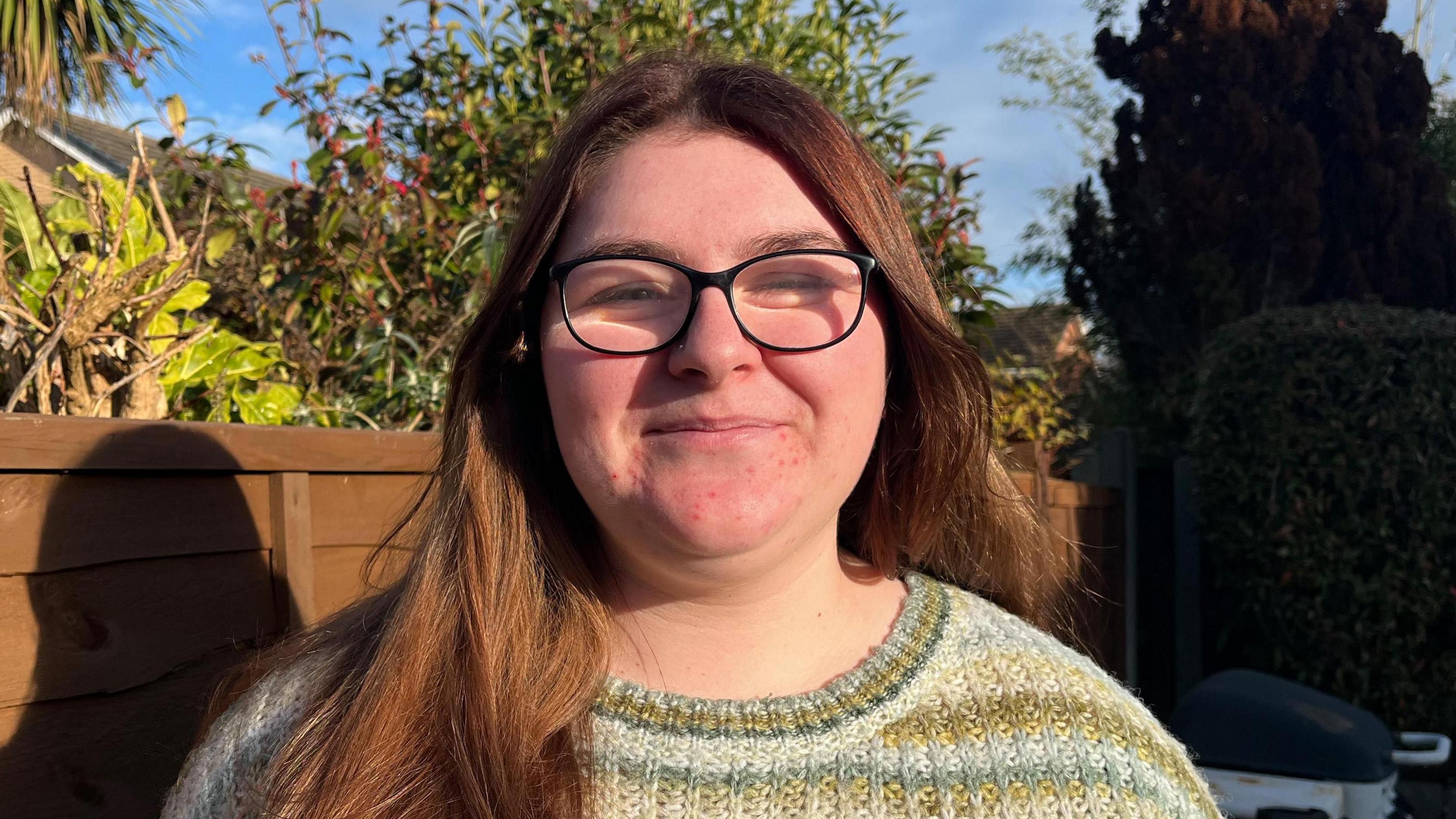 Oswestry teenager founds polycystic ovary syndrome support group - BBC News