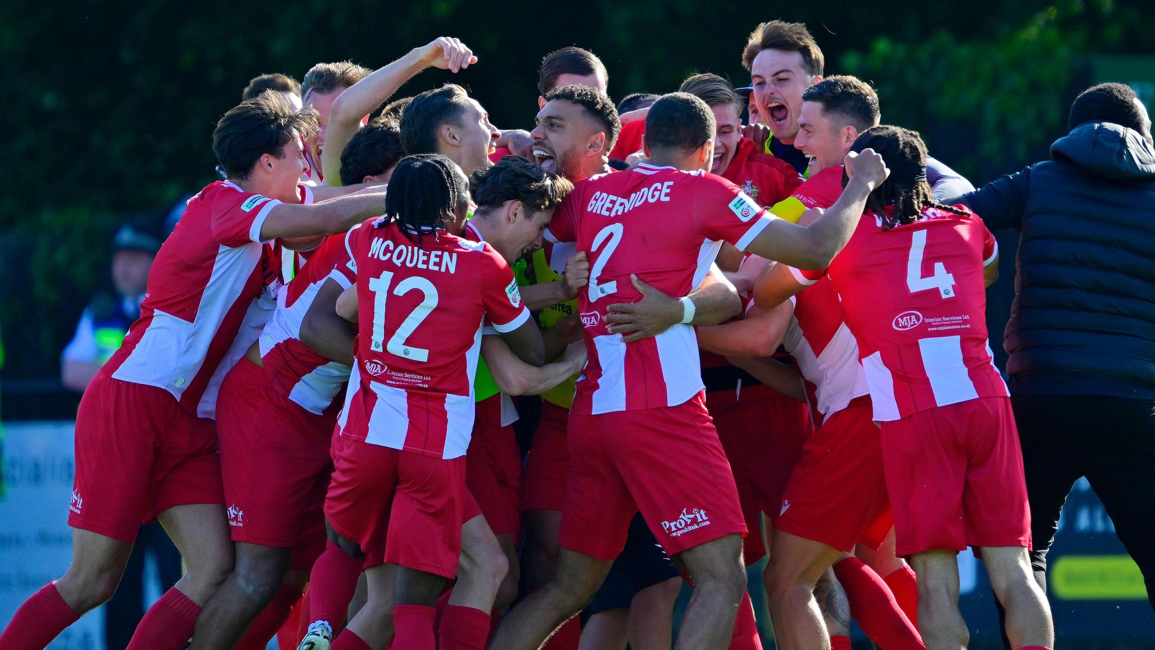 Hornchurch 3-2 Torquay United :: Hornchurch win National League South ...