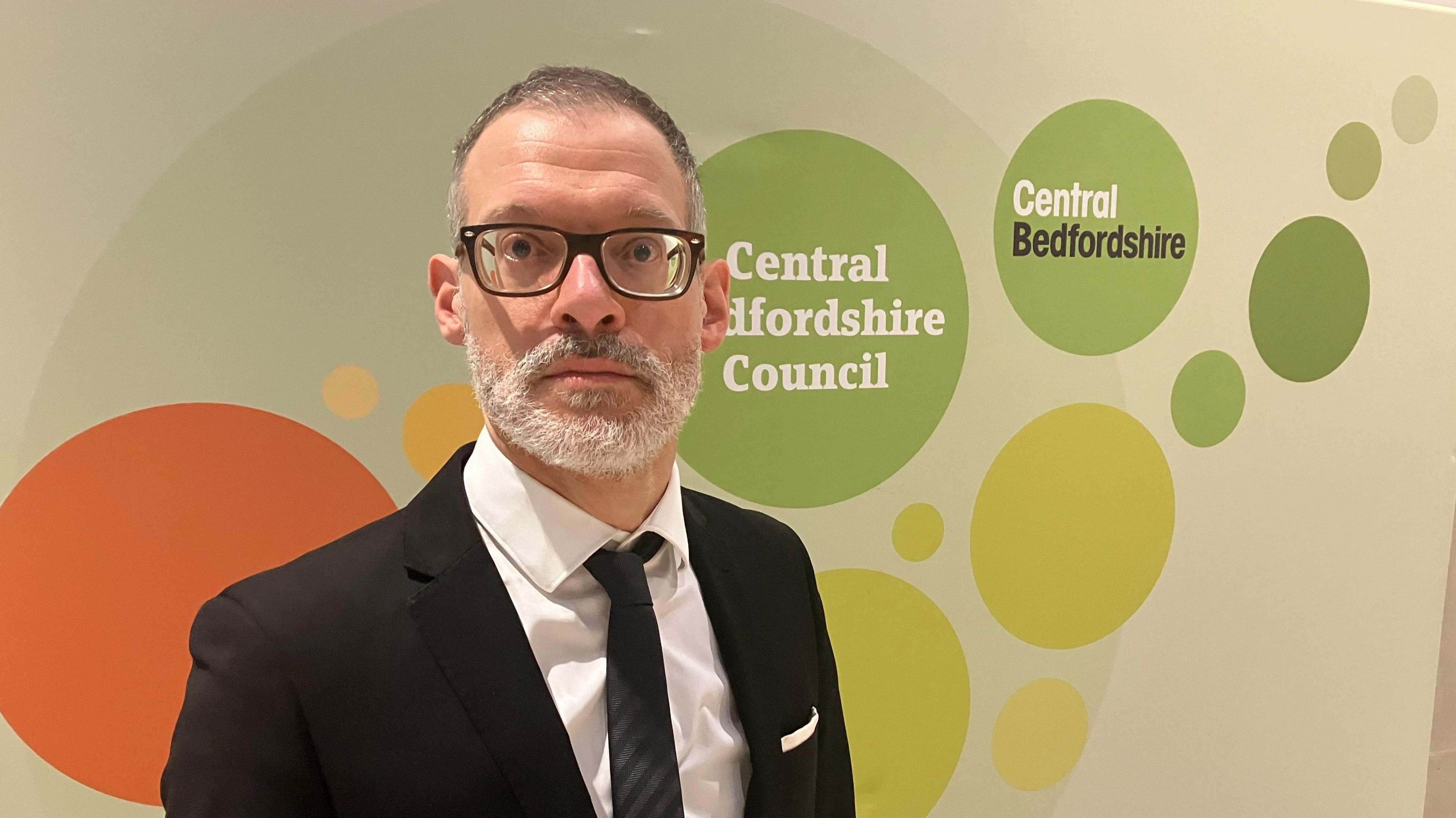 Central Bedfordshire Council narrowly agrees budget for 2026/27 - BBC News