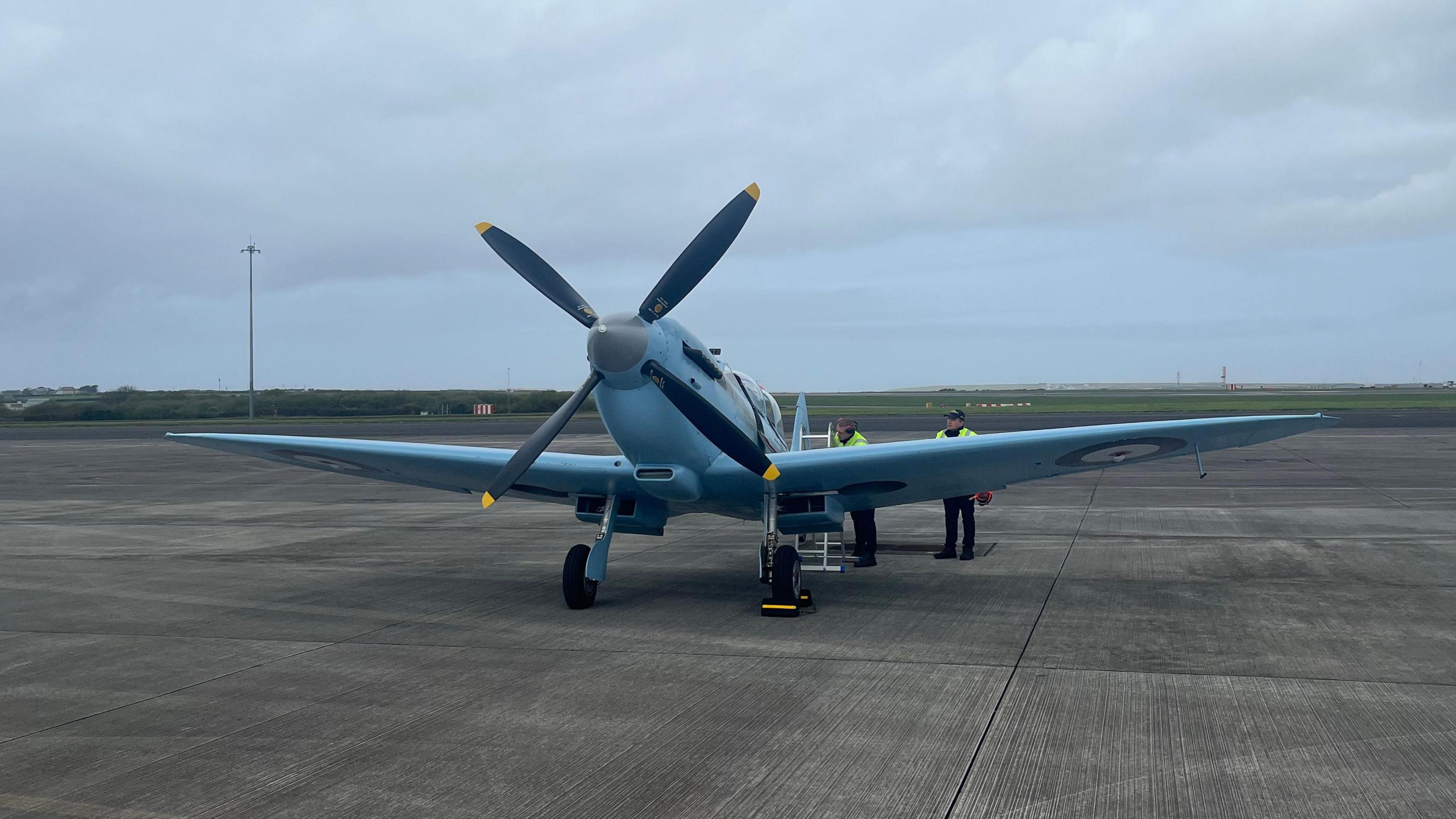Spitfire memorial flight to soar over South West - BBC News