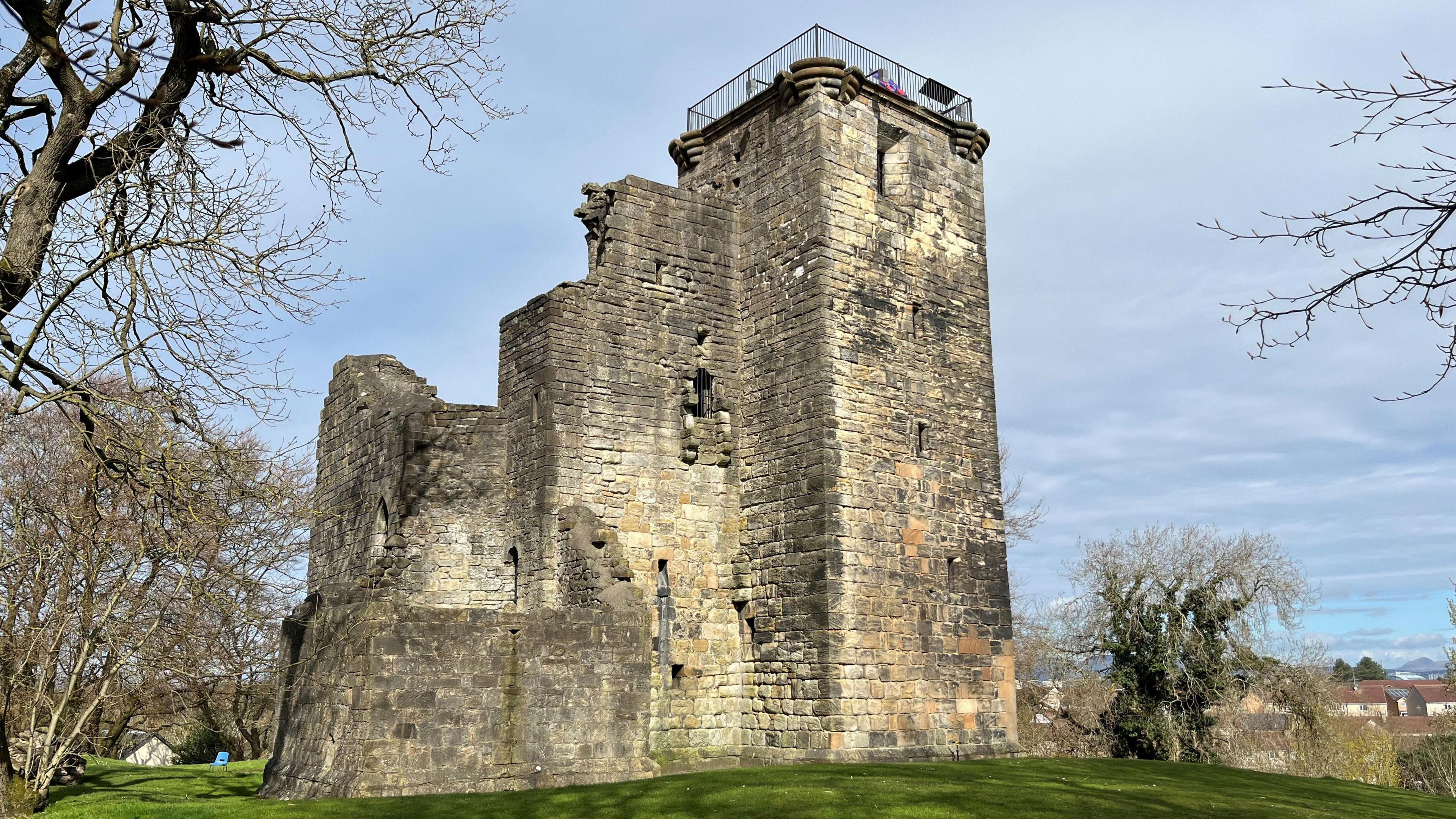 Prehistoric community remains found near Glasgow castle - BBC News
