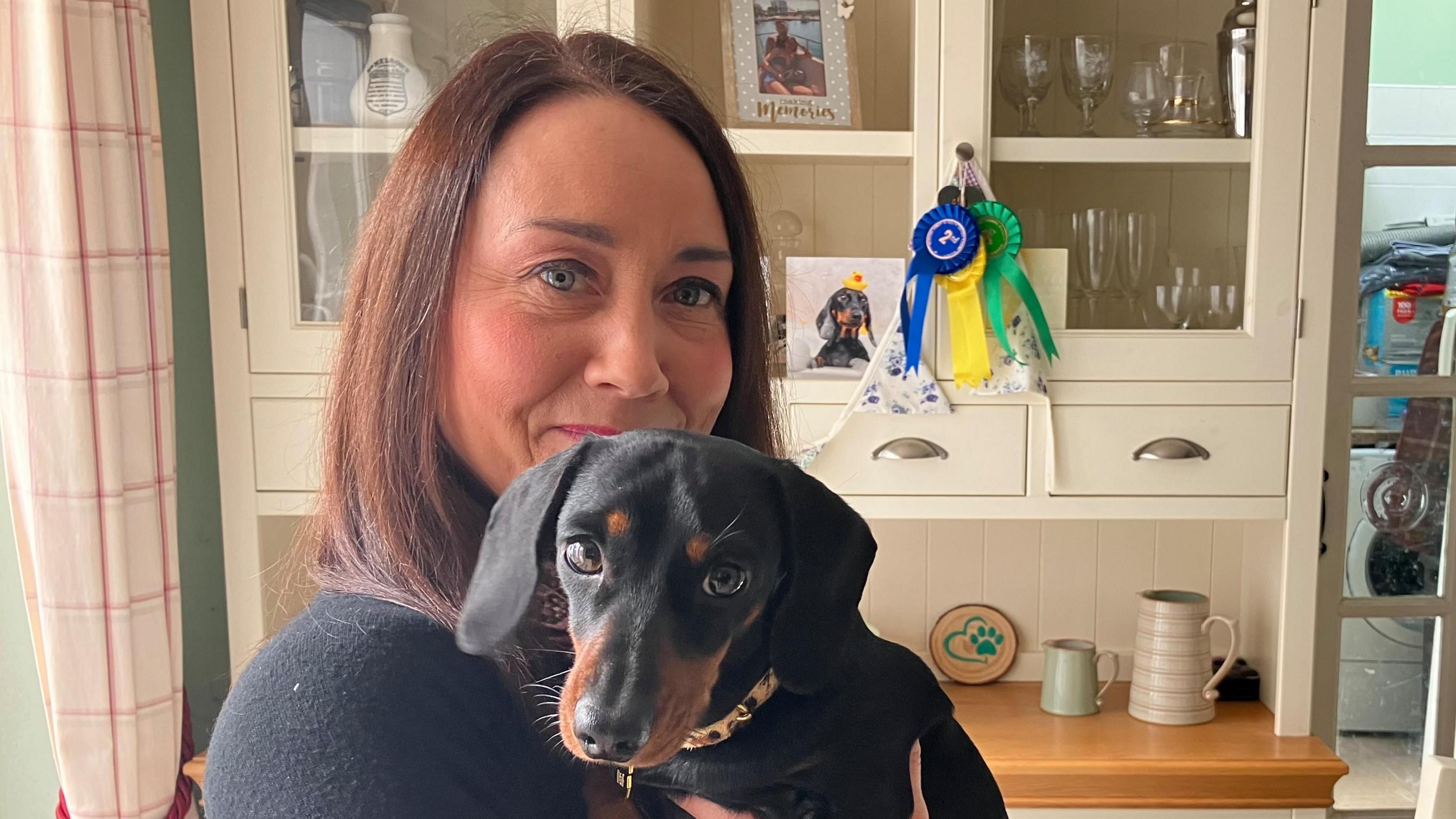 Devon dachshund's Crufts dash 'unbelievable', says novice owner - BBC News