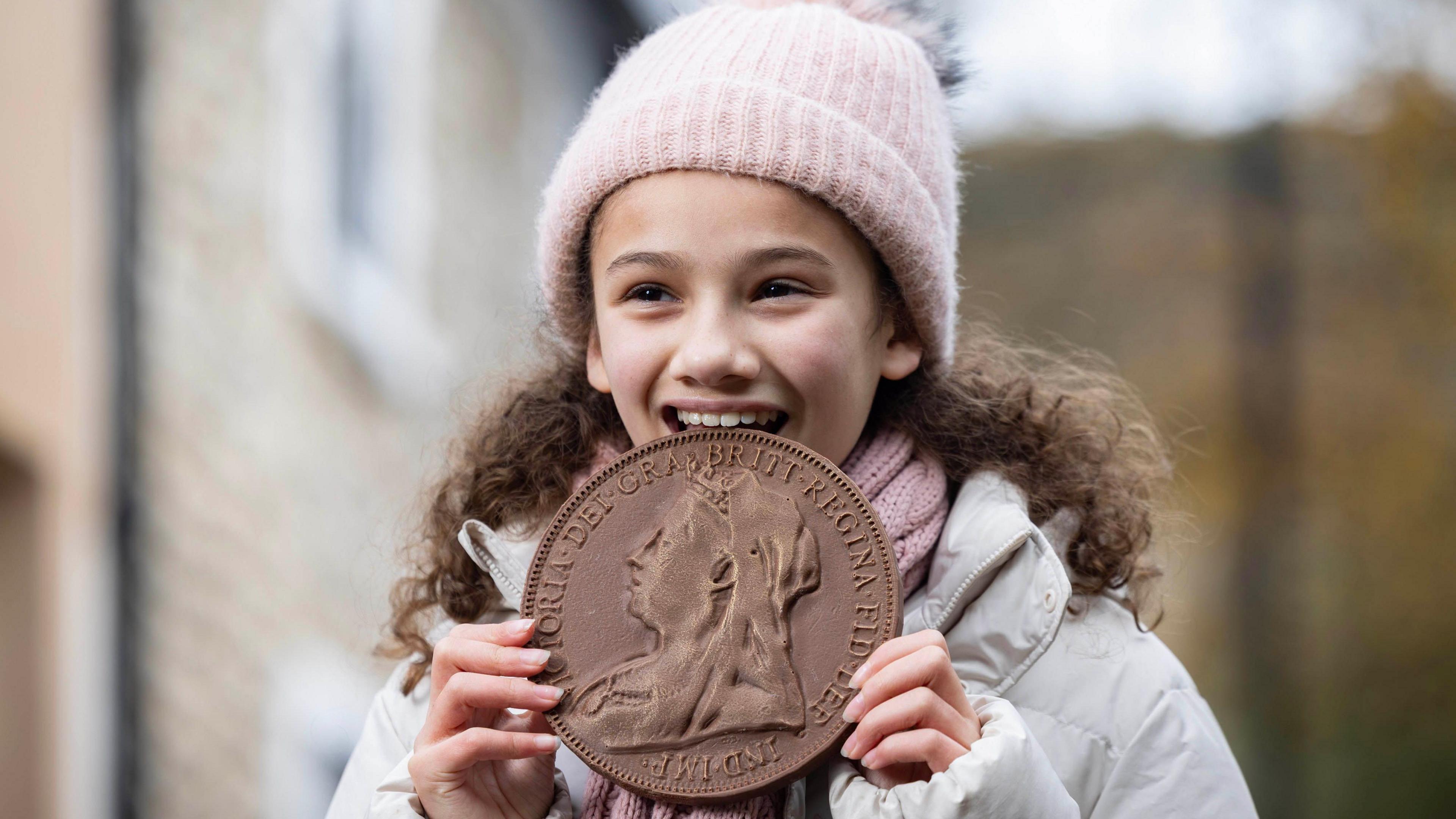 Giant replicas of historical coins recreated in chocolate - BBC Newsround