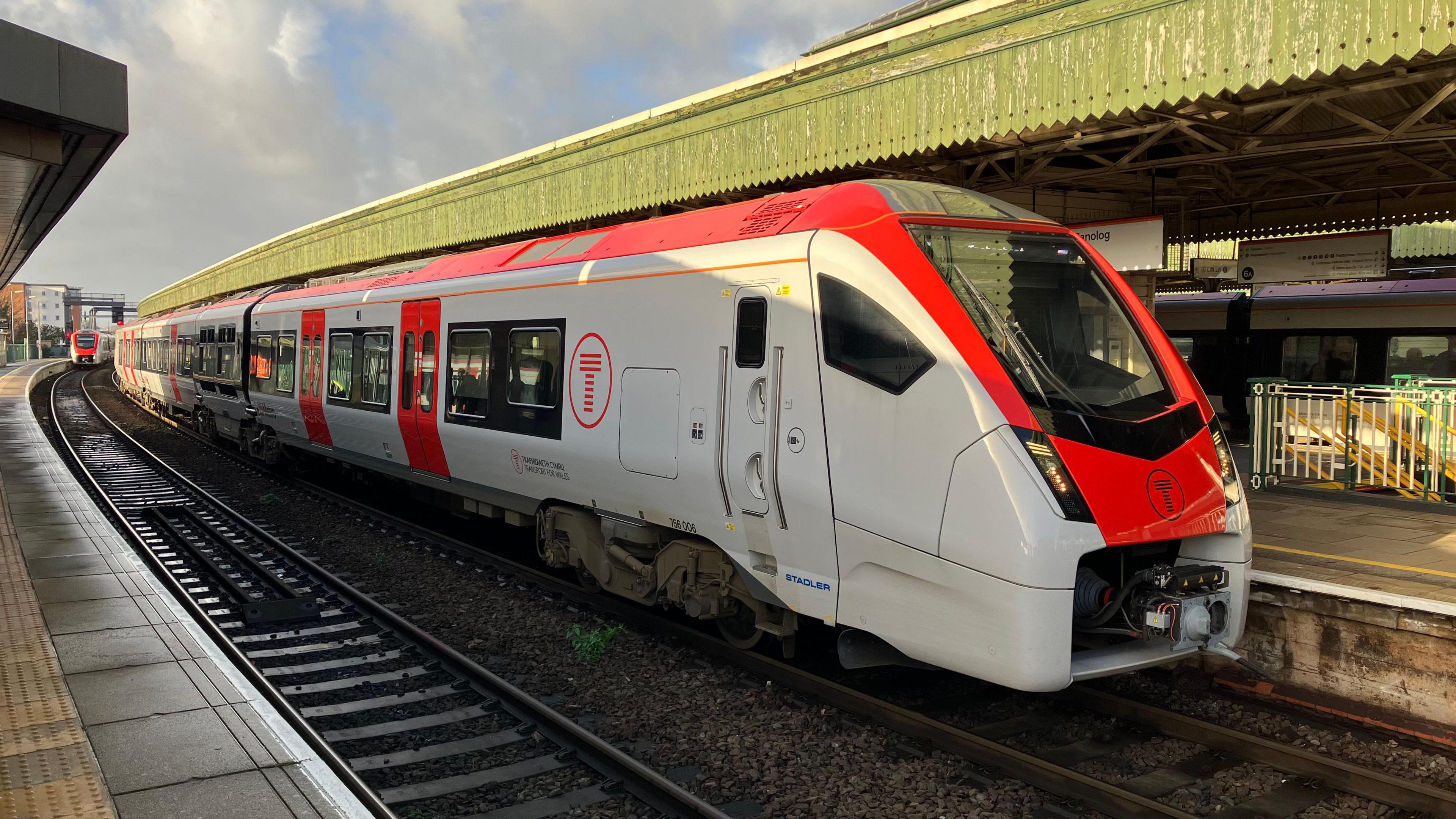 South Wales Metro electrification aims to cut Cardiff gig queues - BBC News