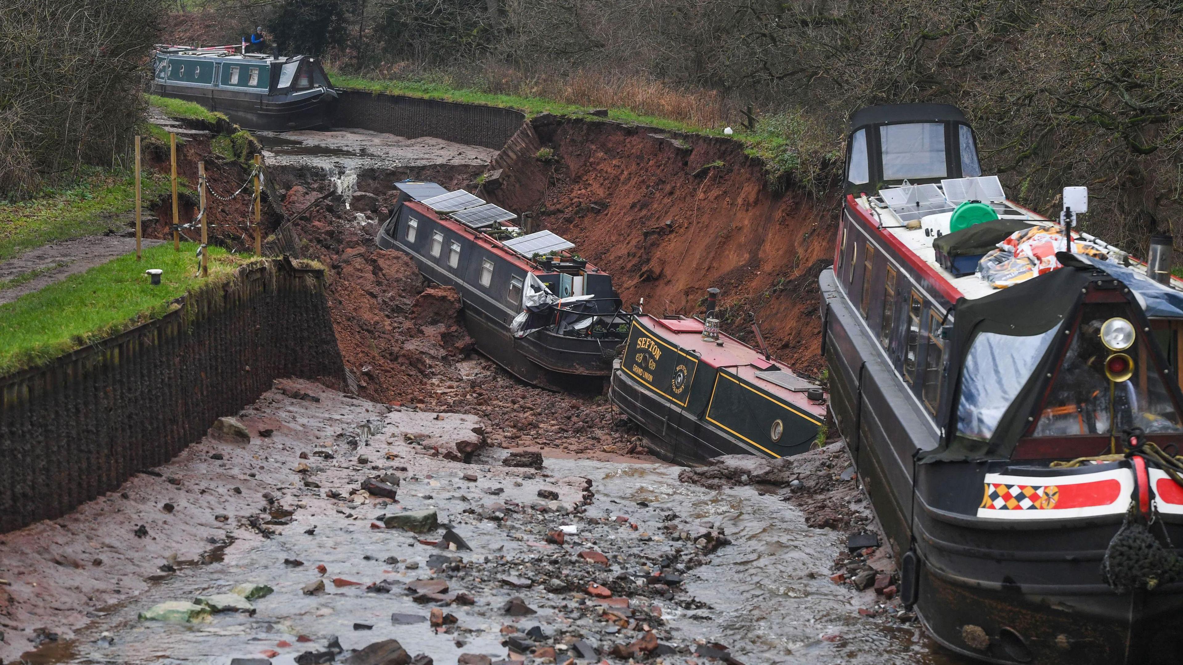 'I just want to be away from my boat in canal hole' - BBC News