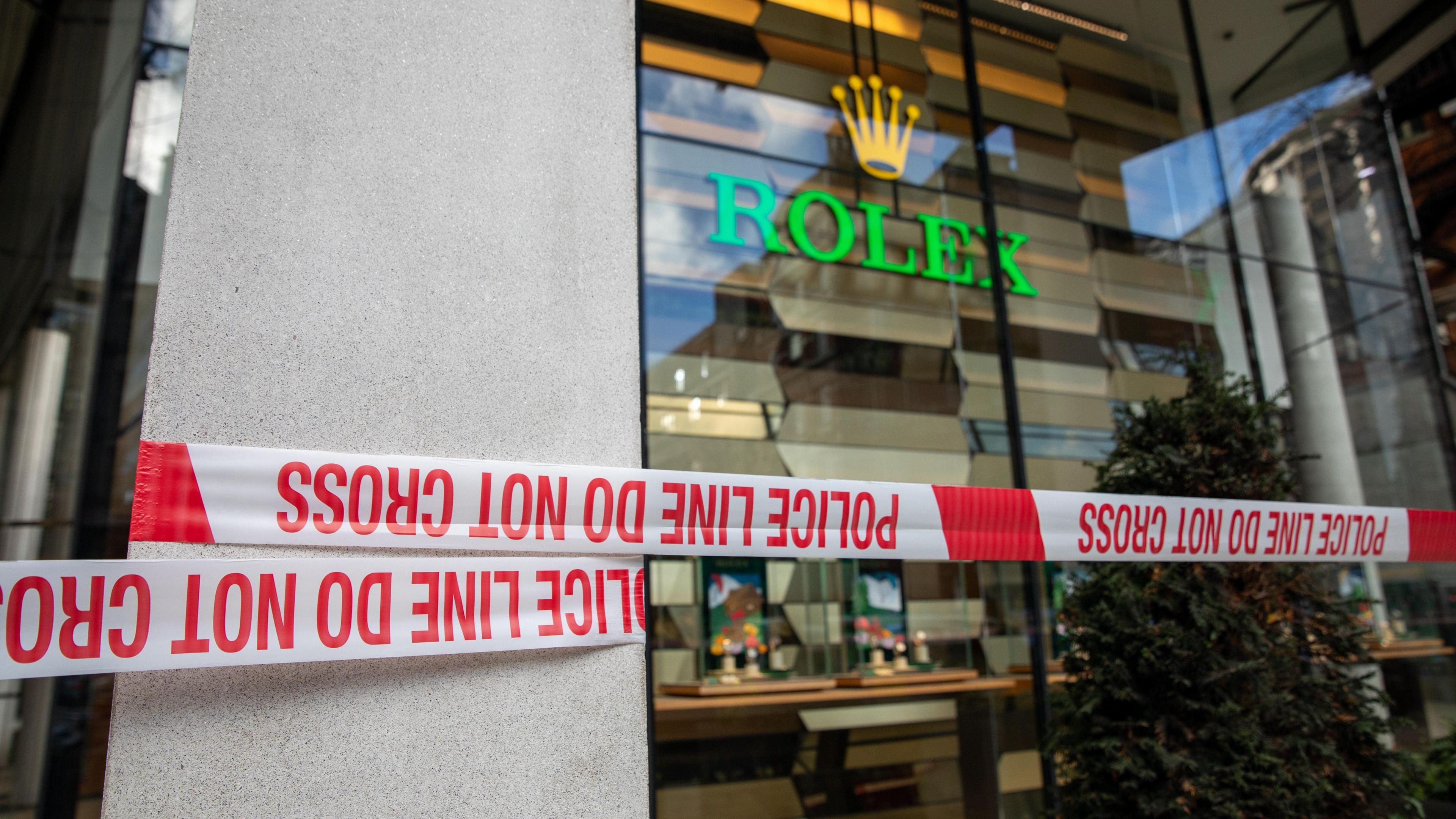 Knightsbridge Rolex store armed robbery suspects charged - BBC News