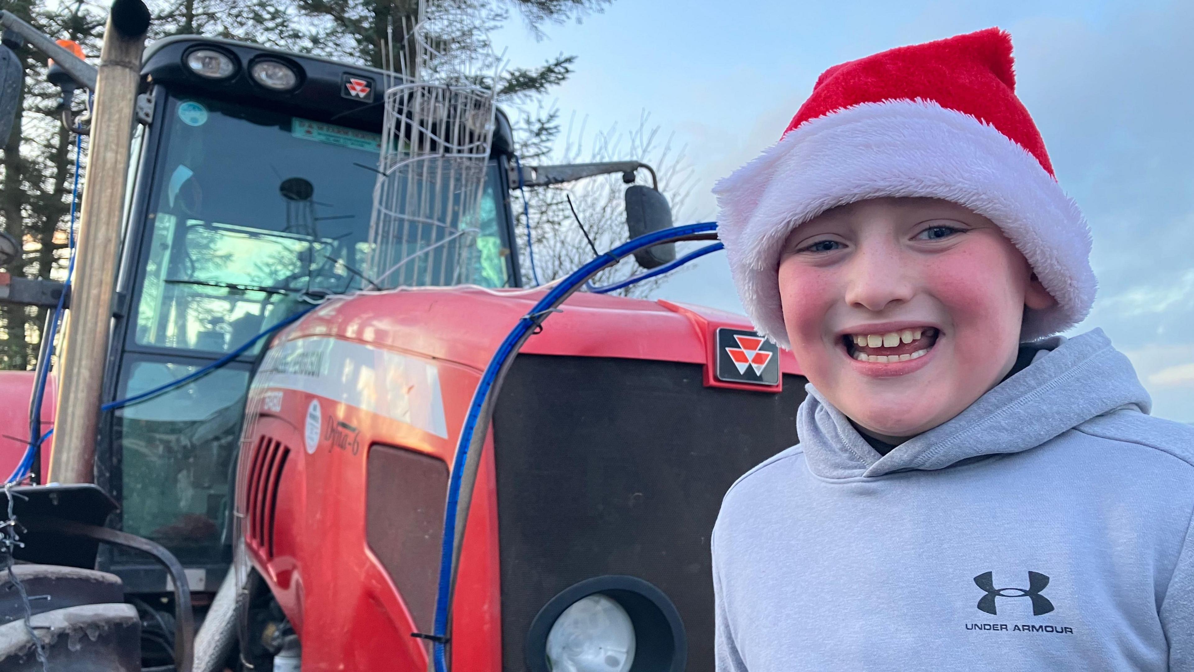 Christmas tractor run brings farming families together - BBC News