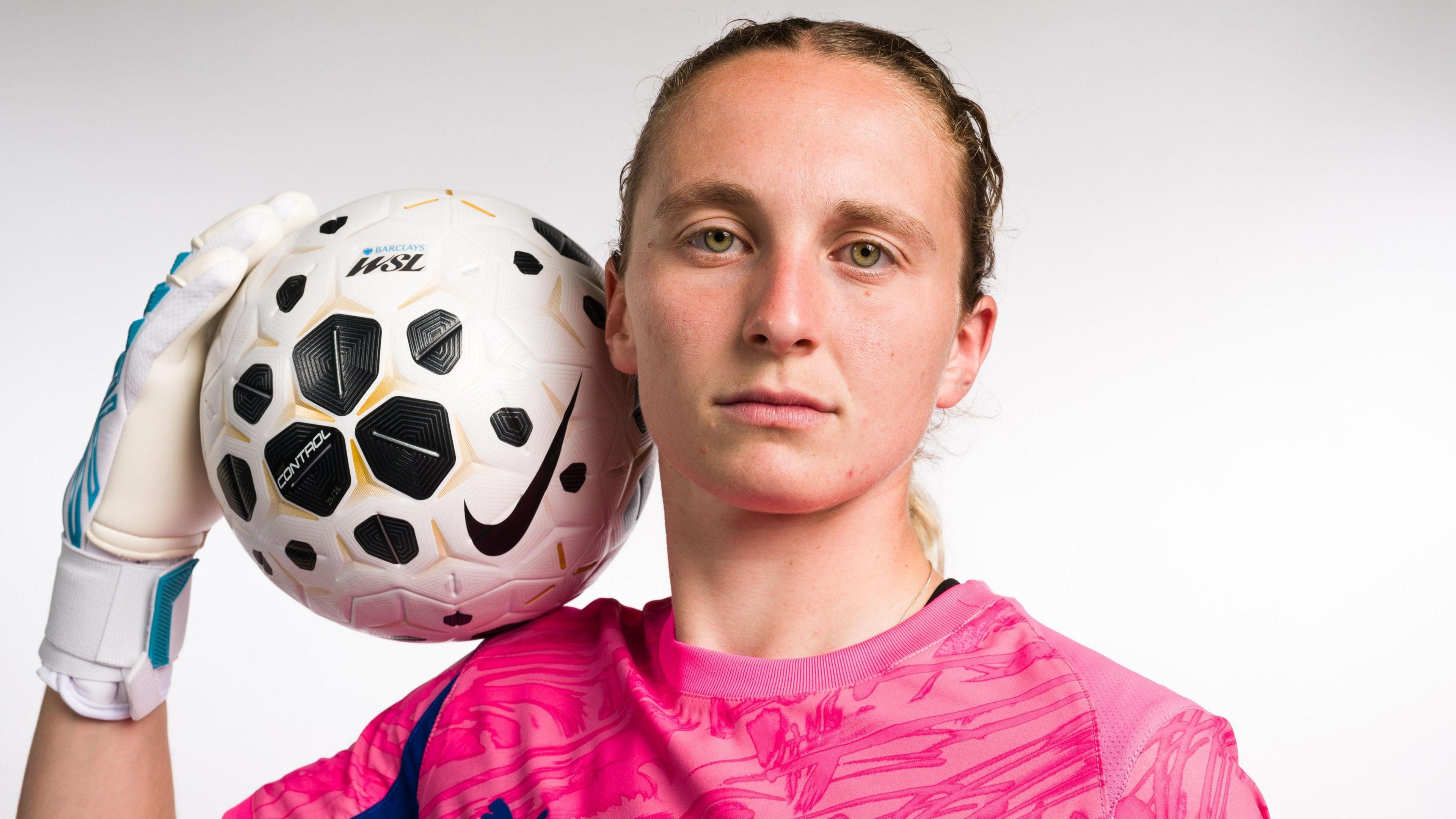 Everton sign Man City keeper Katie Startup on emergency loan - BBC Sport