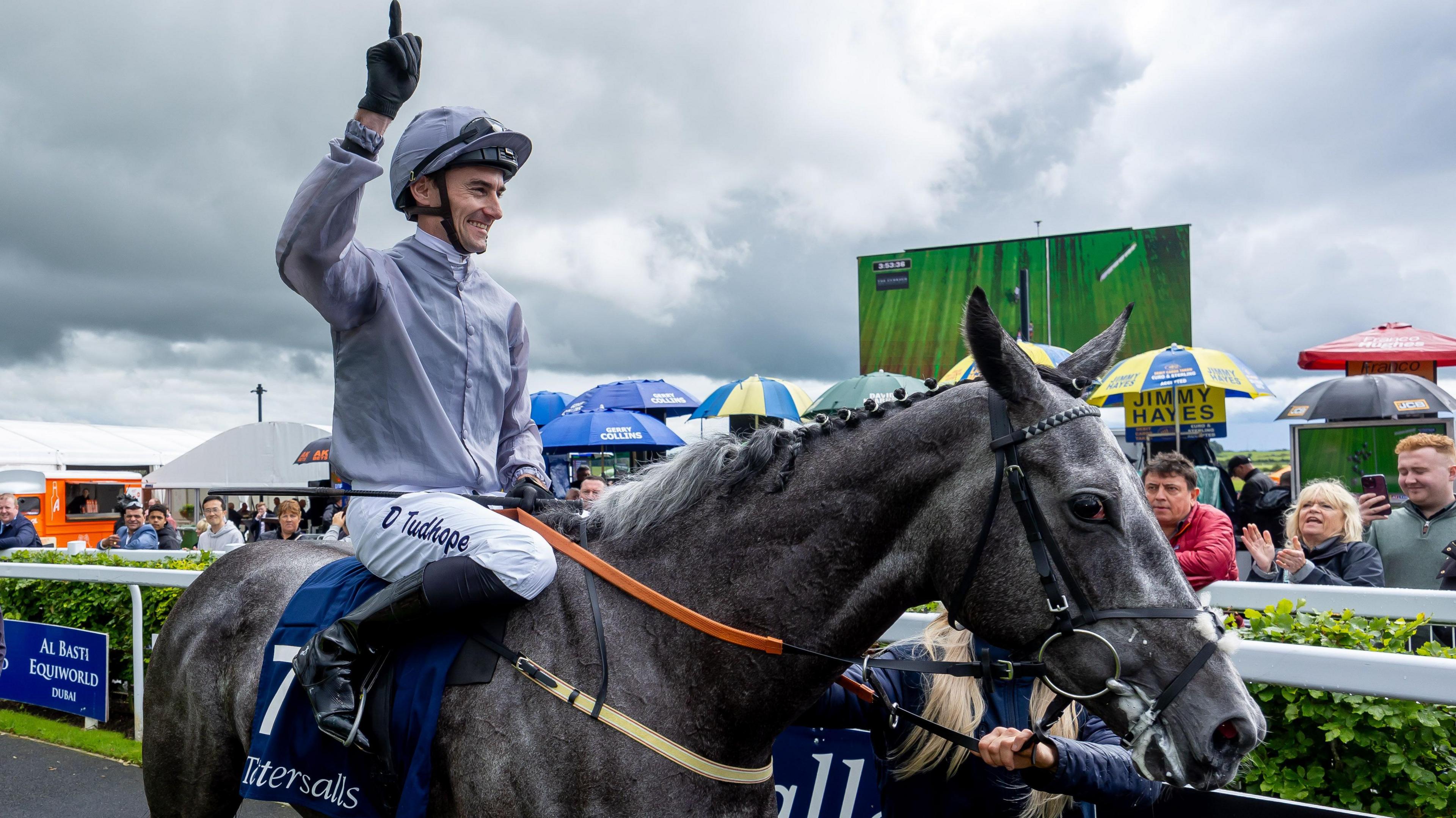 Irish 1,000 Guineas: Fallen Angel triumphs after Newmarket flop - BBC Sport