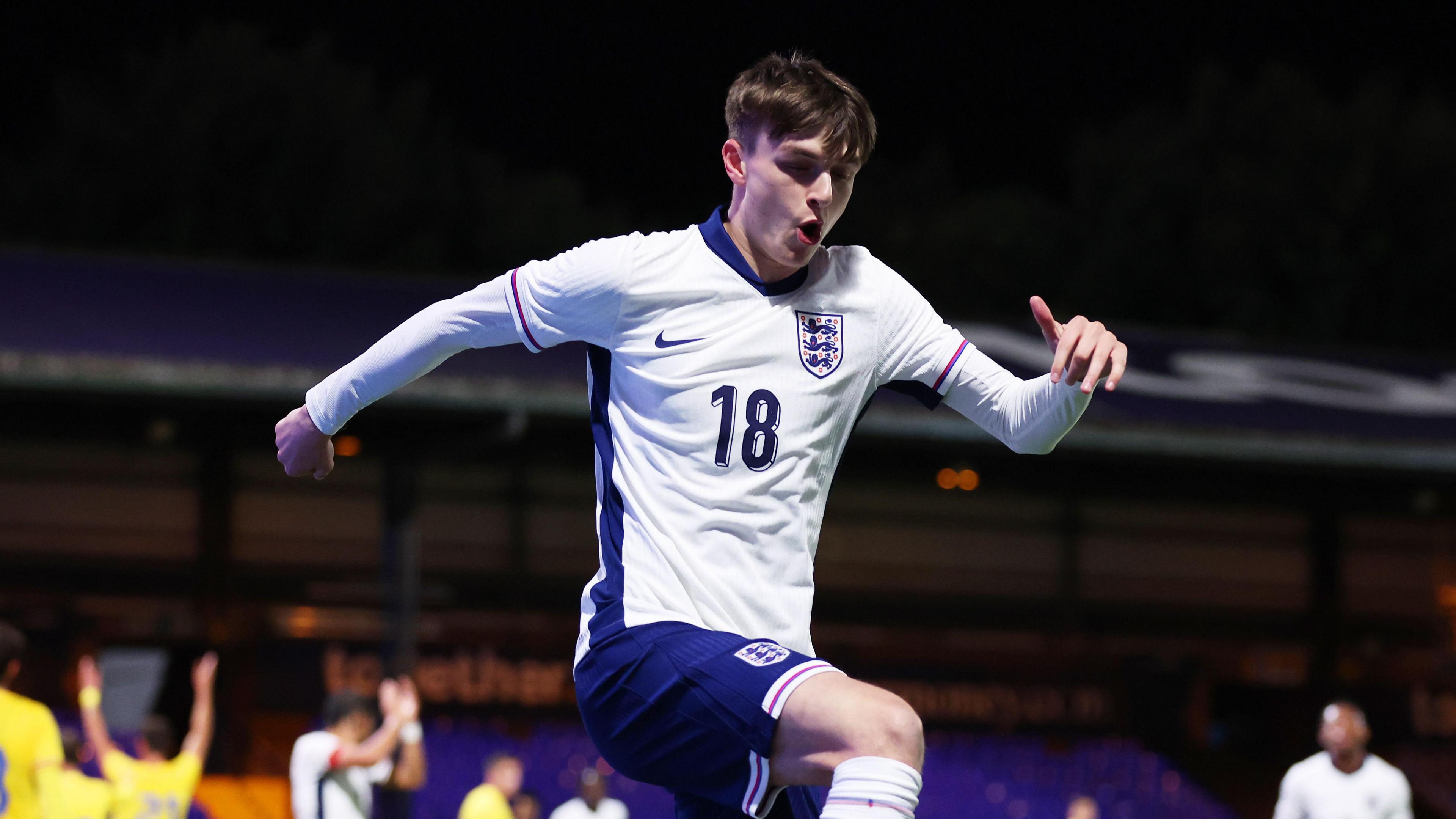 McGlynn delighted to seal loan deal for 'elegant' midfielder Marsh ...
