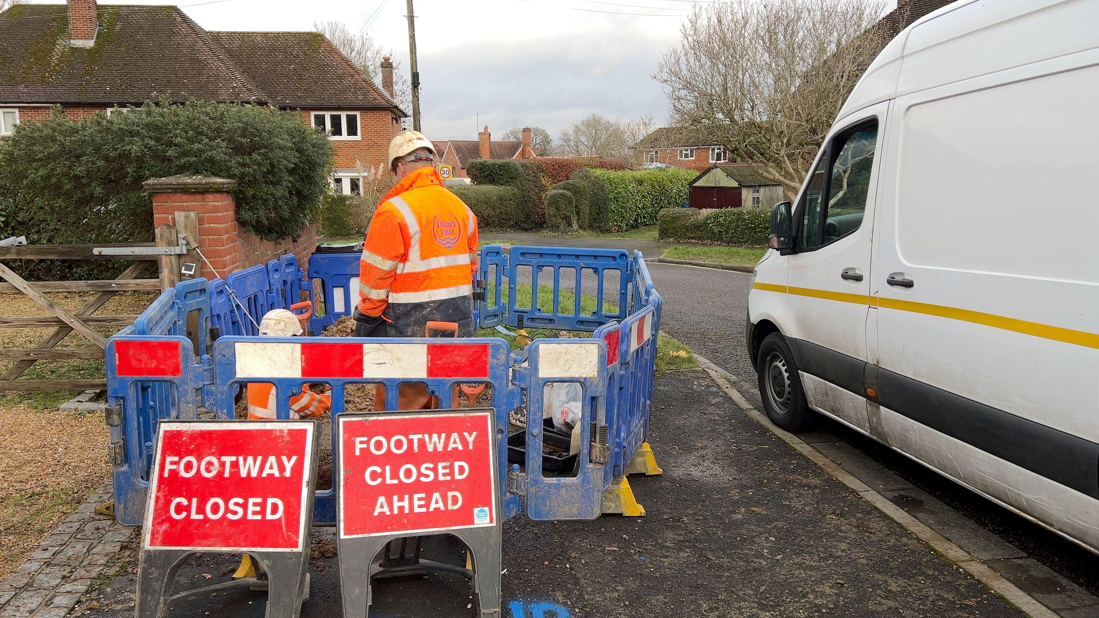 Riseley couple left without running water after leak repairs - BBC News