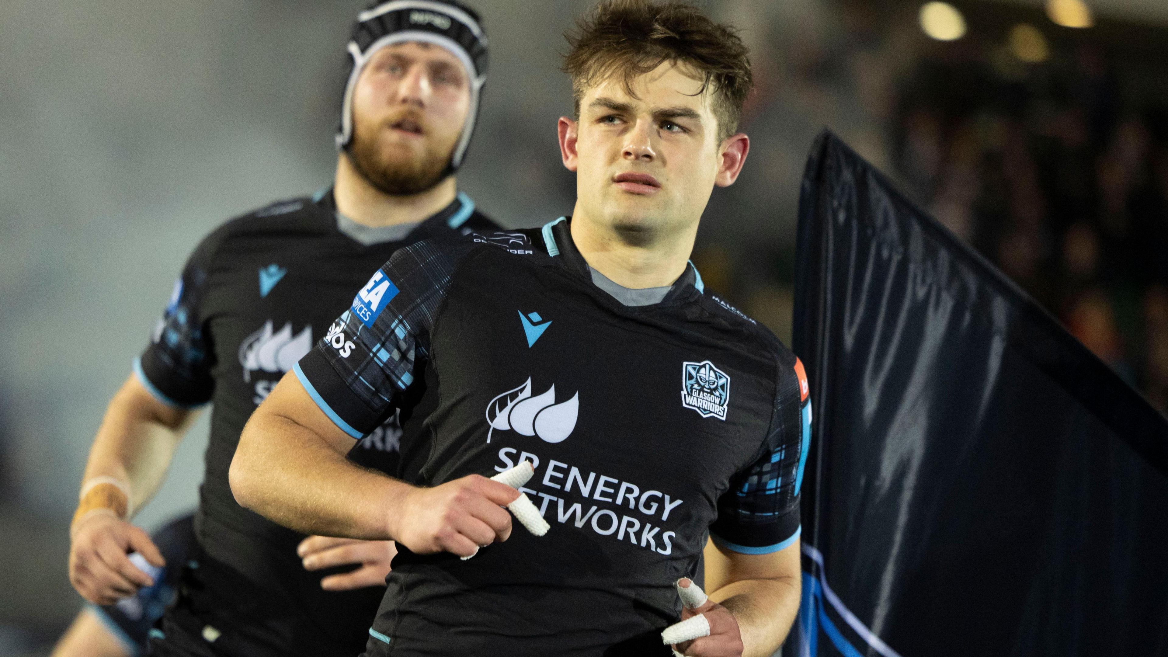 Edinburgh sign Glasgow fly-half Ross Thompson on one-year deal - BBC Sport