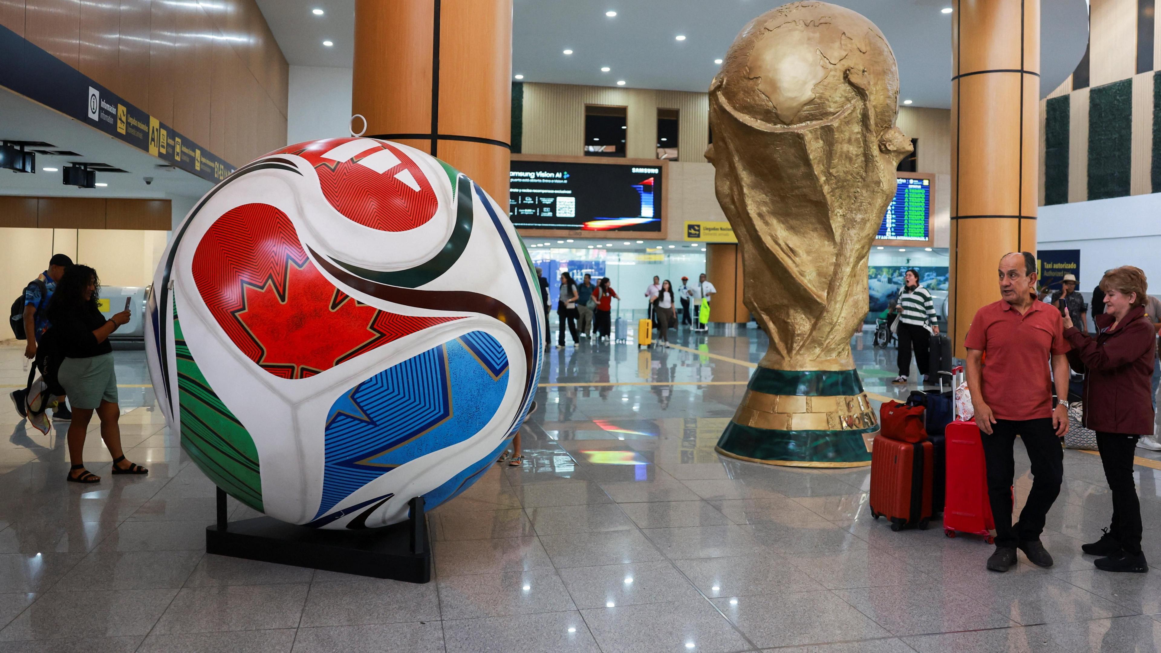 World Cup: The Adidas Trionda ball is super high tech - BBC Newsround