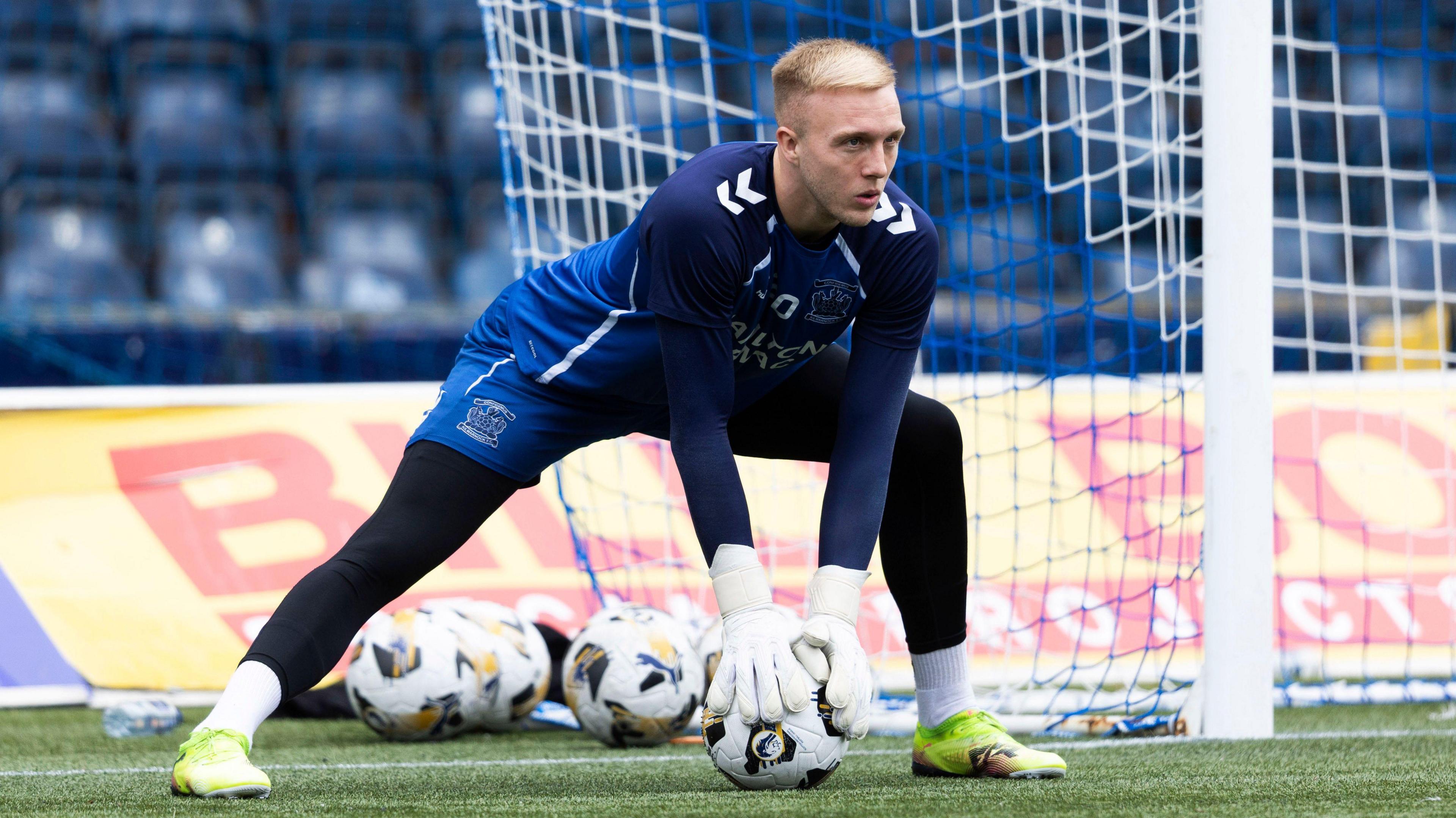 Robby McCrorie: Kilmarnock goalkeeper joins Esbjerg on loan - BBC Sport