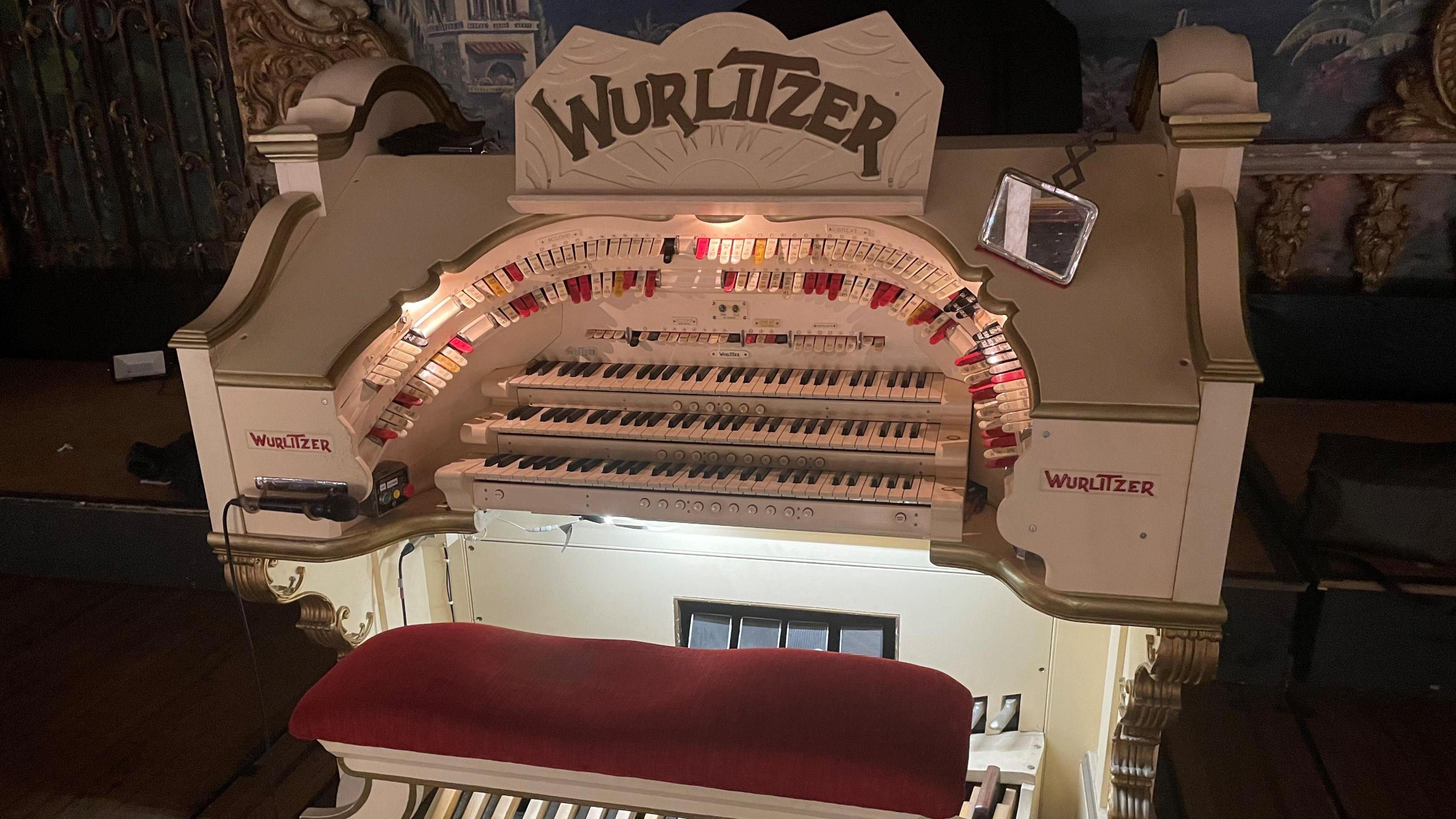 'I've played Blackpool Tower's famous Wurlitzer organ since 1975' - BBC ...