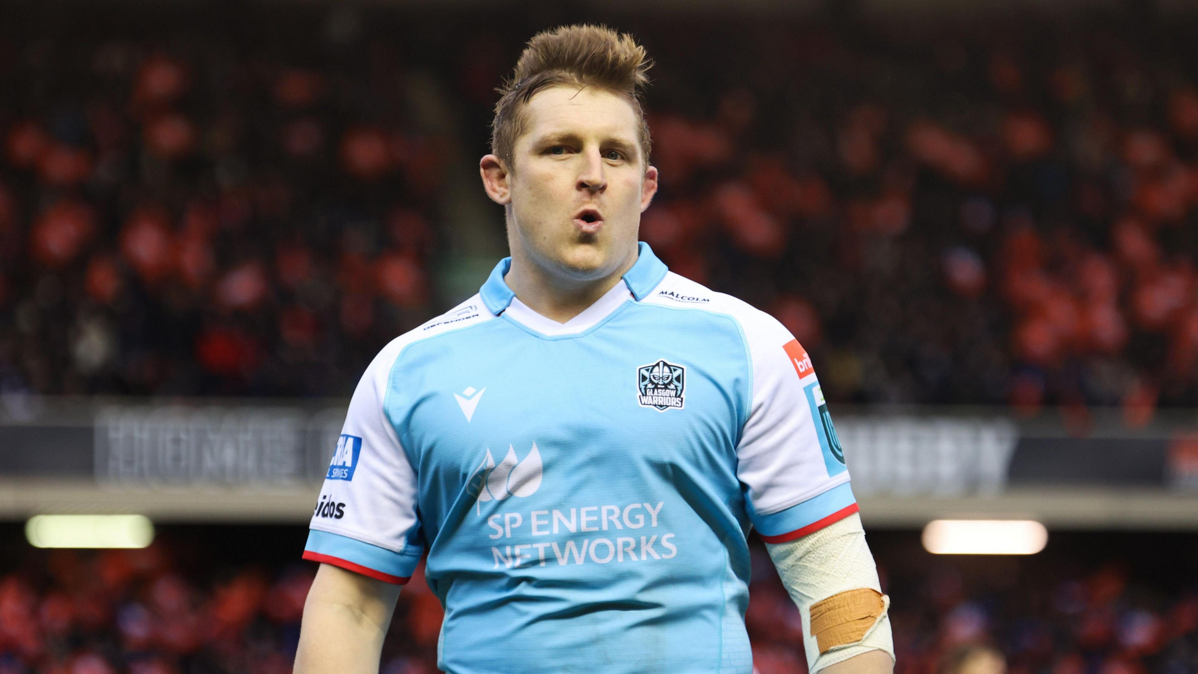 Matthews signs new Glasgow contract - BBC Sport