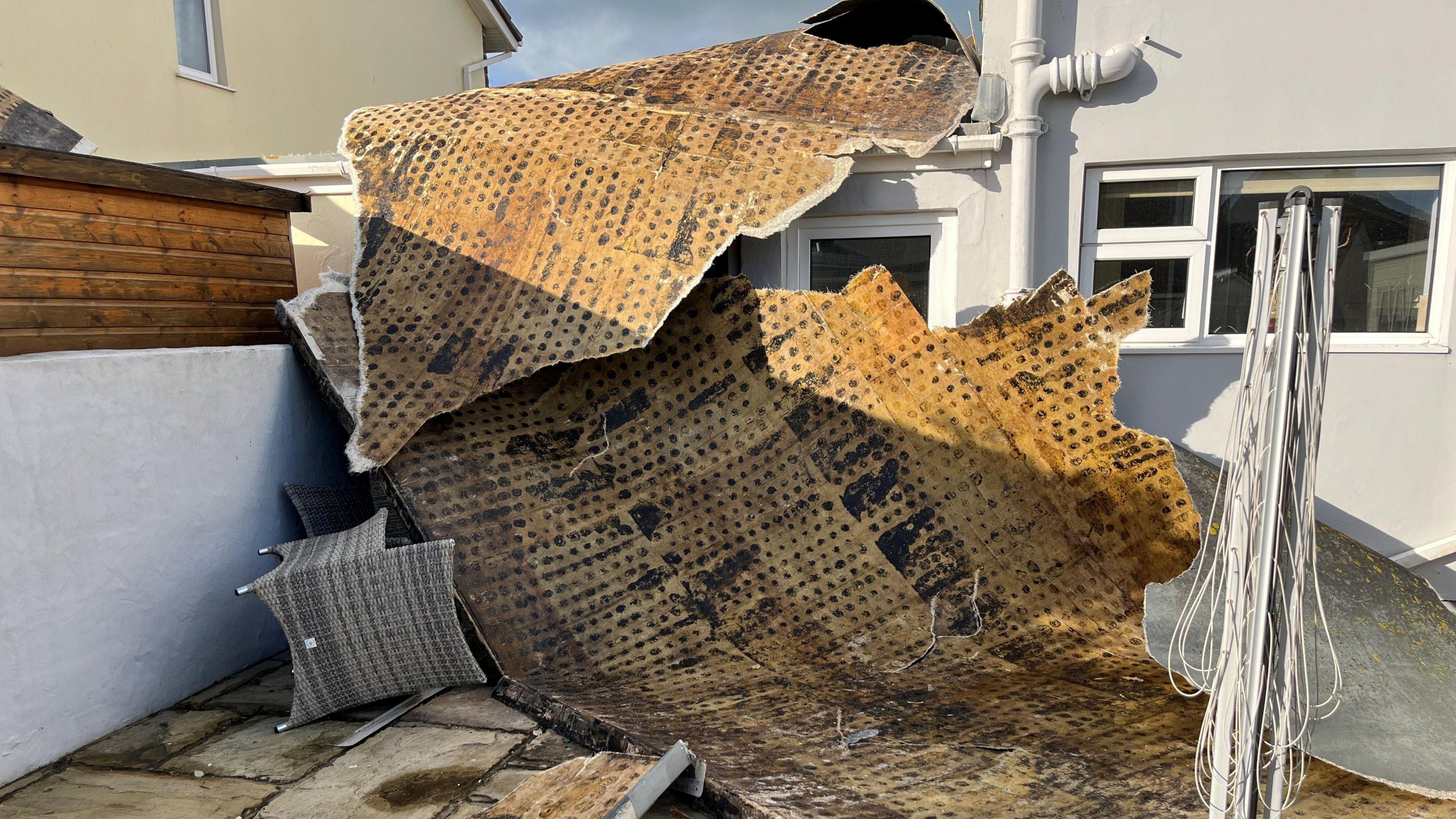 Guernsey garage roof ripped off by storm like 'sardine tin' - BBC News