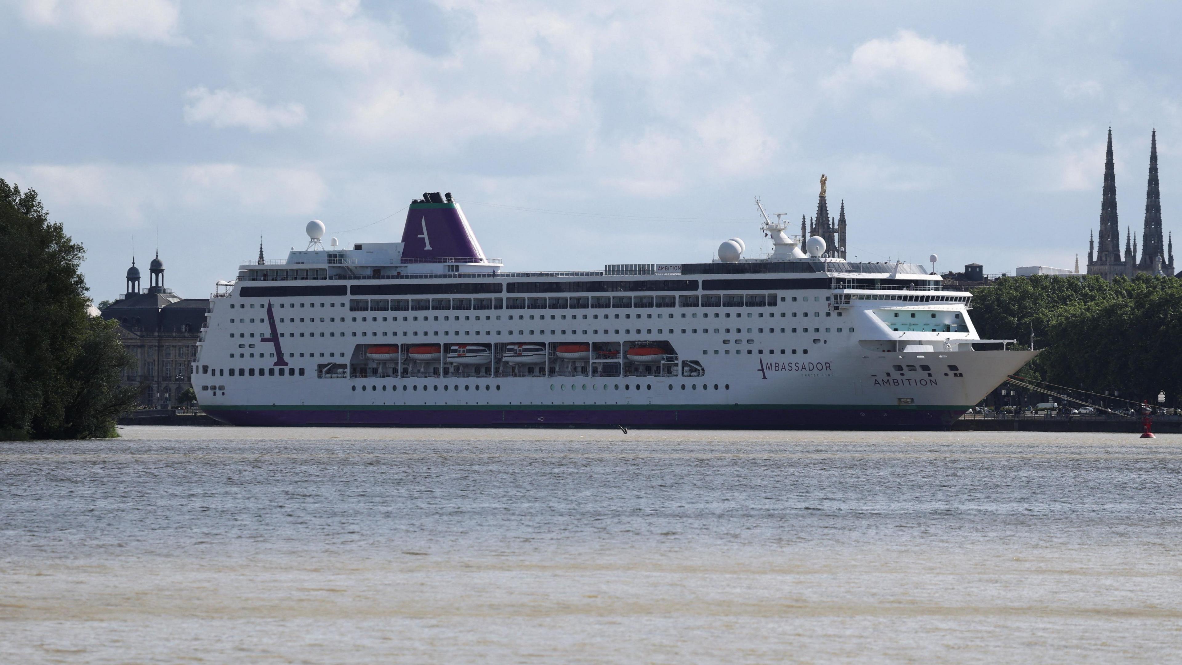 Passengers allowed to leave norovirus-hit cruise ship - BBC News