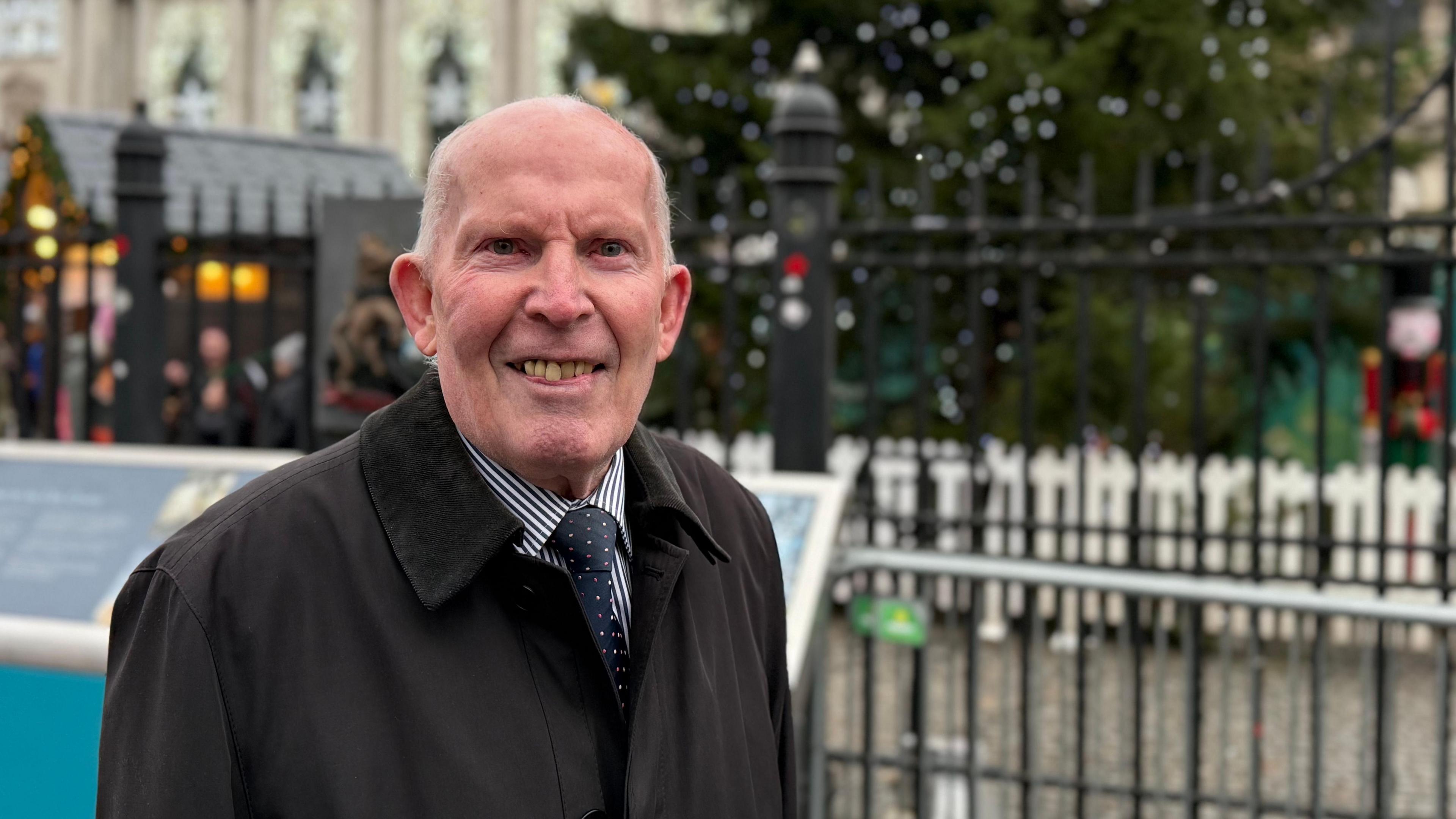 Belfast: 'Last Christmas' of a real tree at City Hall - BBC News