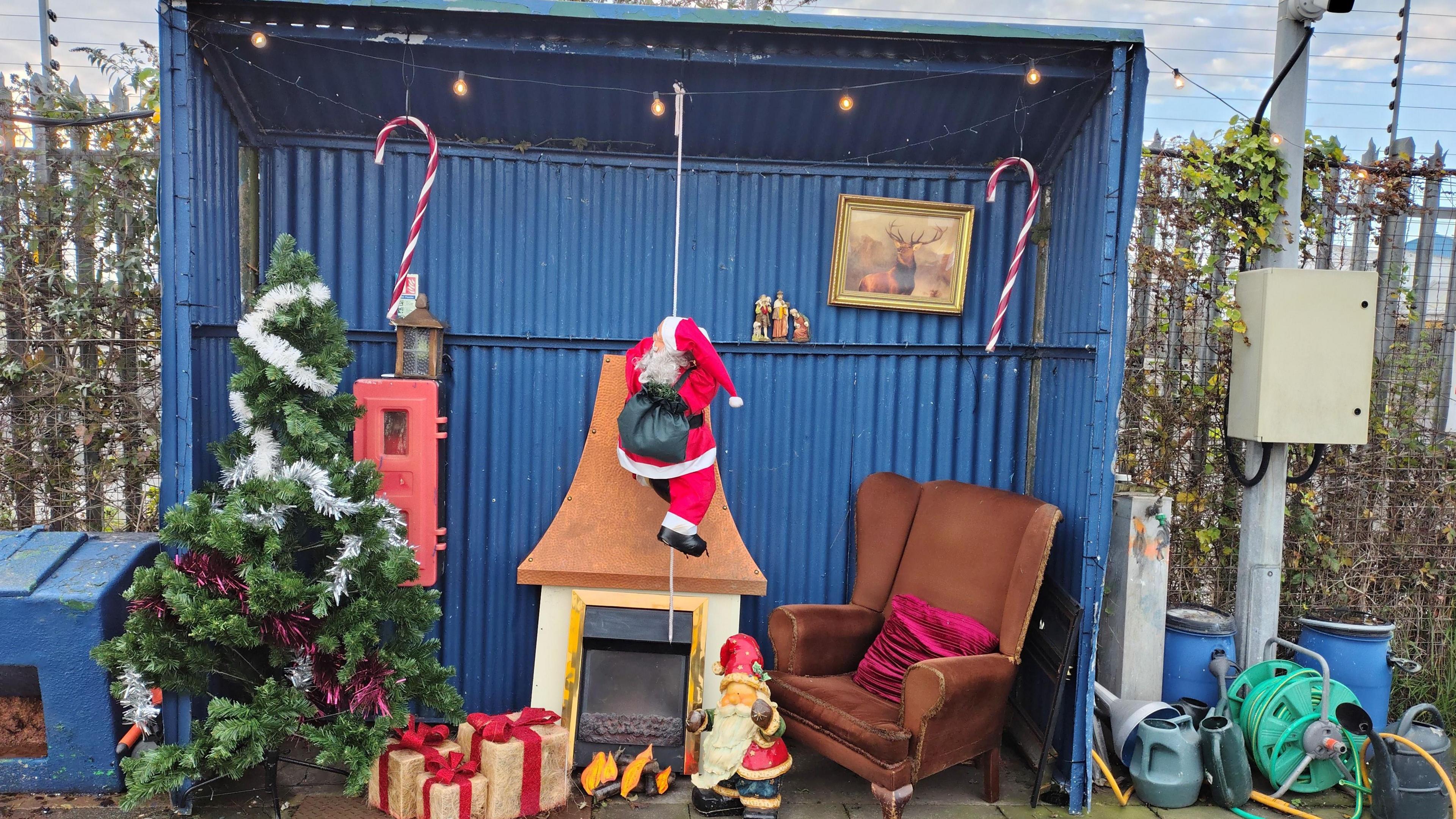 Grimsby tip displays cosy Christmas scenes made from waste - BBC News