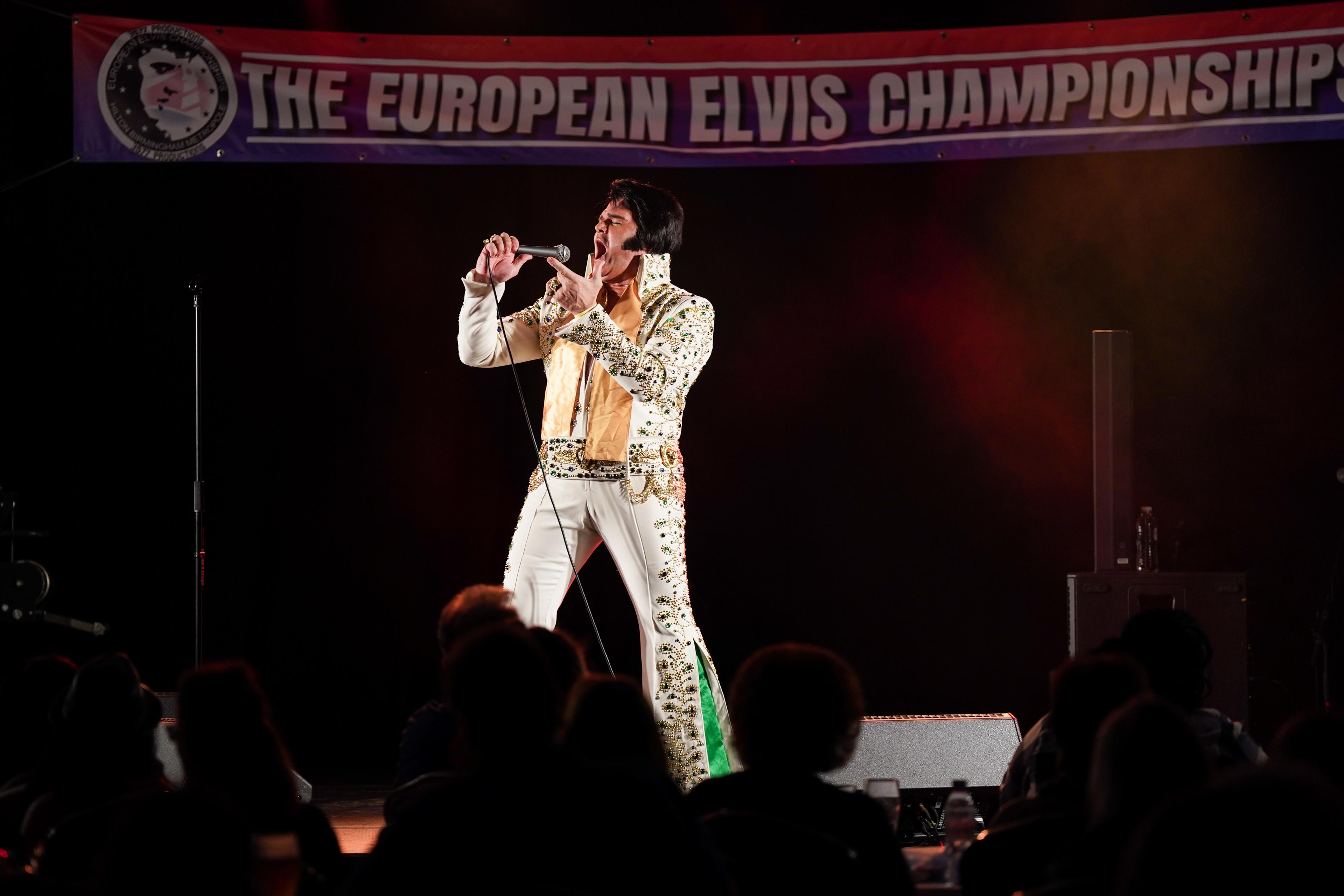 Elvis tribute acts bang out the hits in Birmingham - BBC News