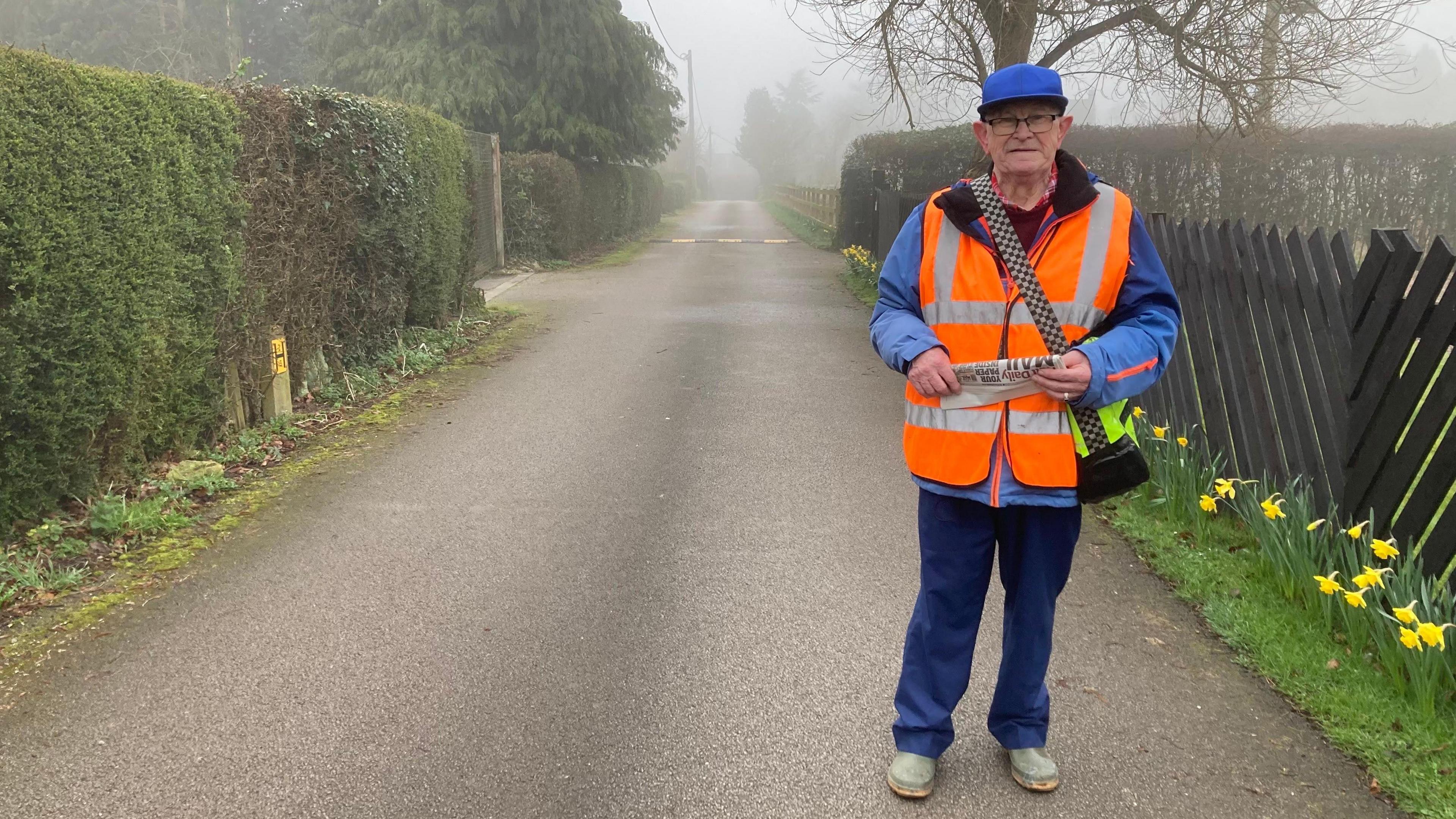 Paperboy, 79, says he'll carry on delivering until he can't walk - BBC News