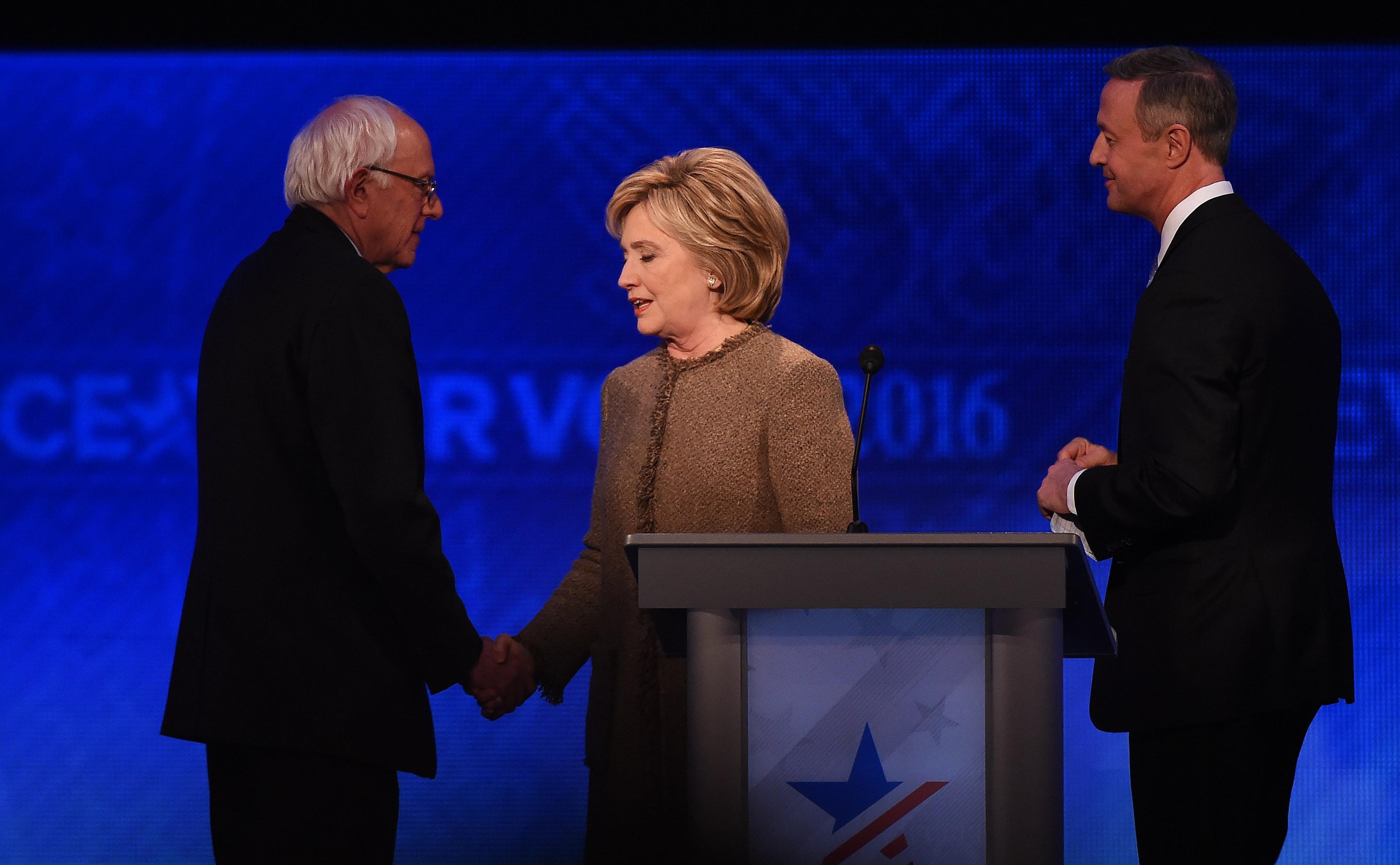 US Democratic debate: Sanders apologises to Clinton over data breach ...