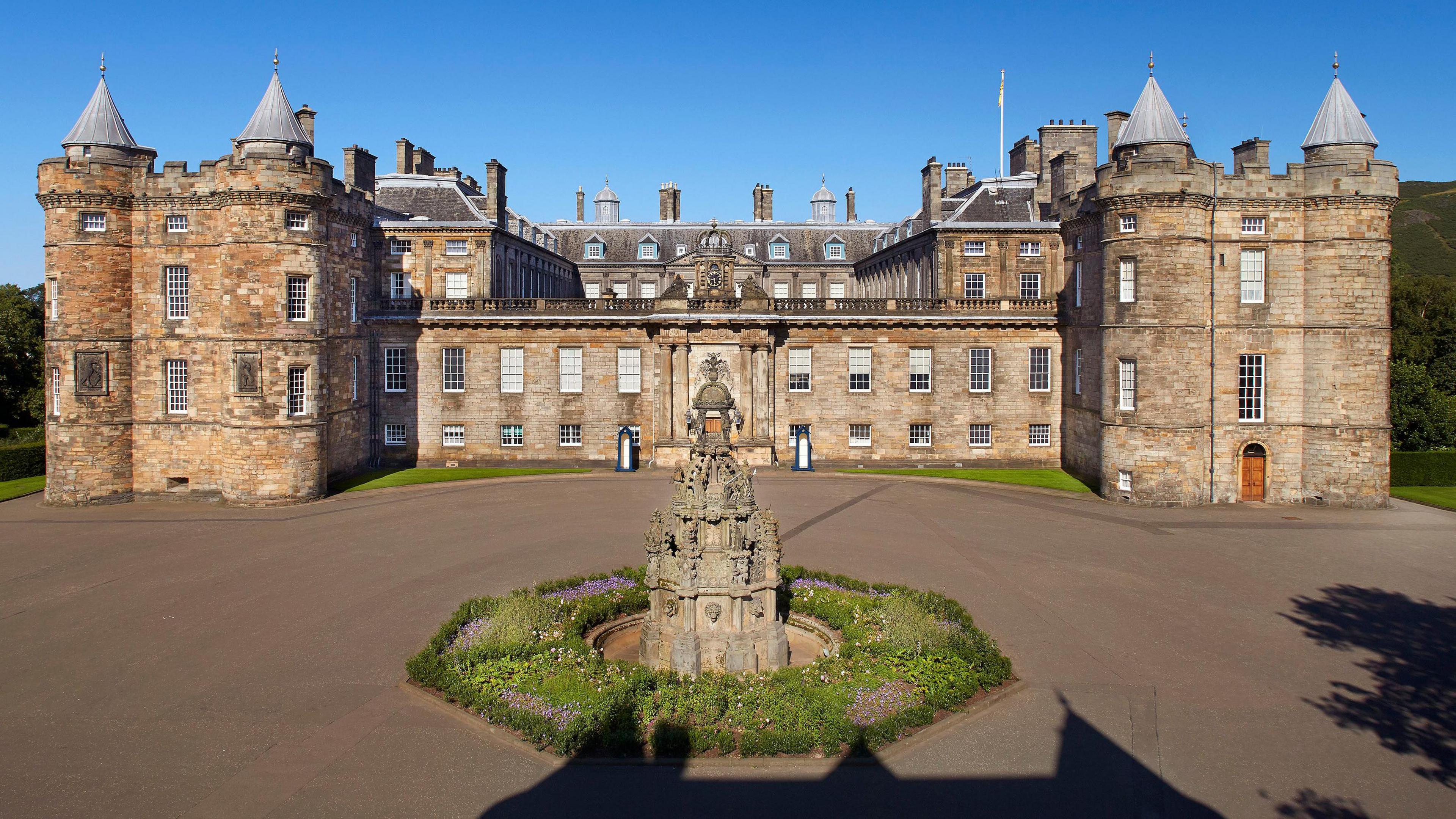 Late Queen's private rooms at Scottish palace to open to visitors - BBC ...
