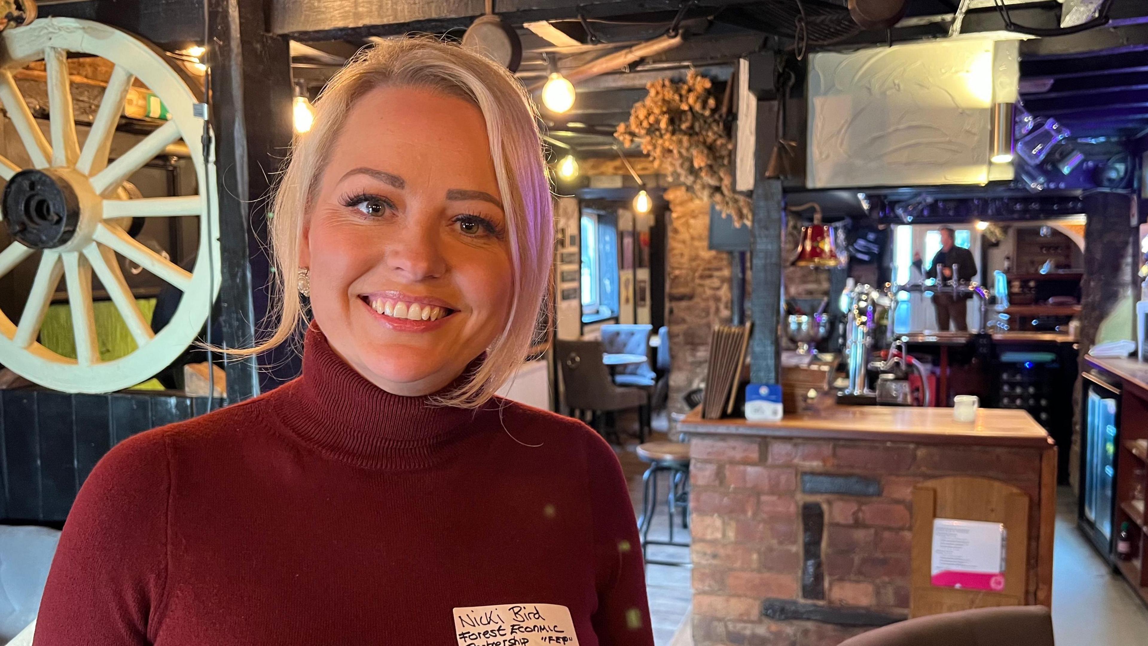 Gloucestershire pub landlords call for tax increase reverse - BBC News
