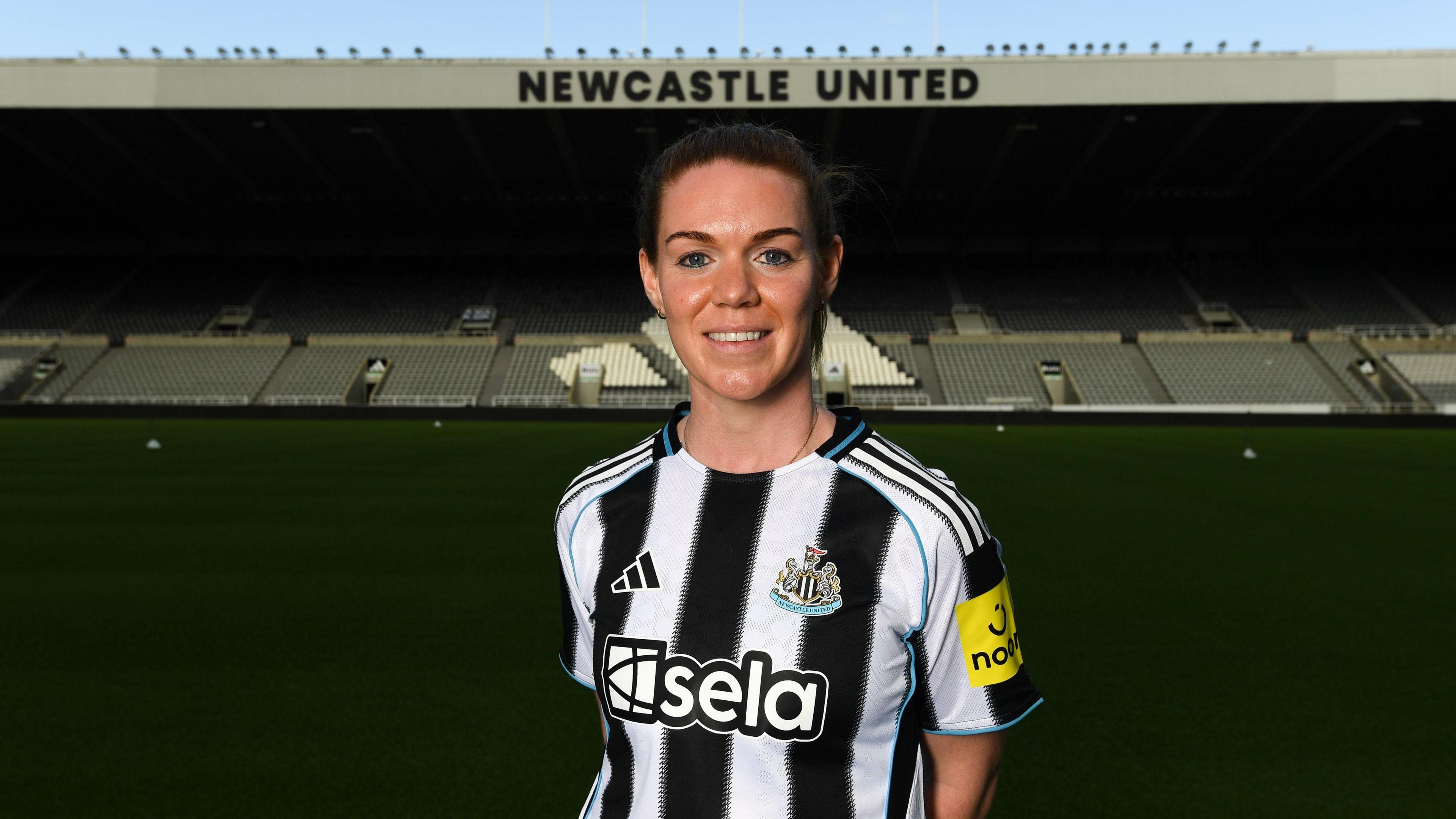 Aoife Mannion: Former Man Utd defender joins Newcastle - BBC Sport